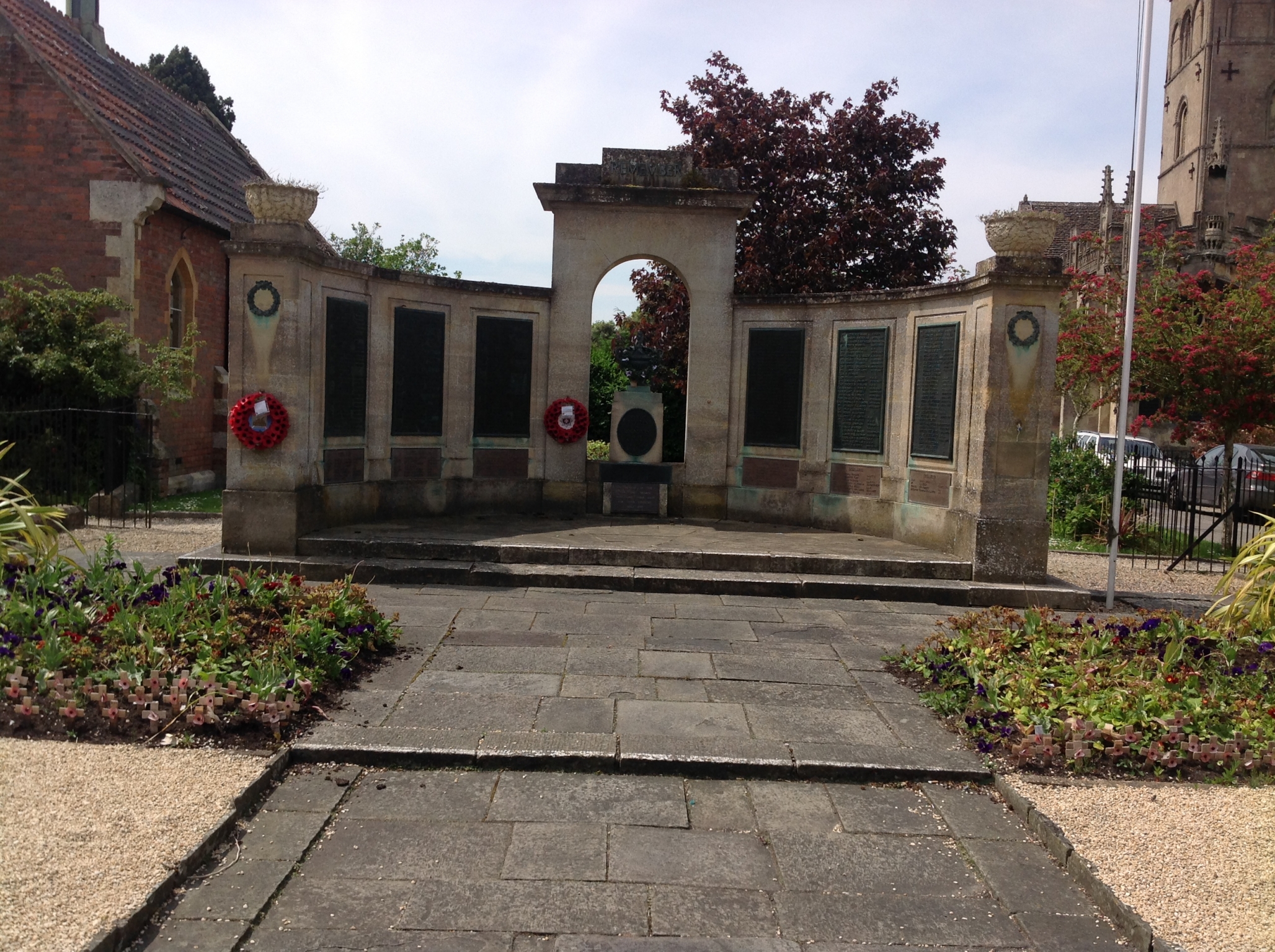 DEVIZES AND ROUNDWAY - War Memorials Online