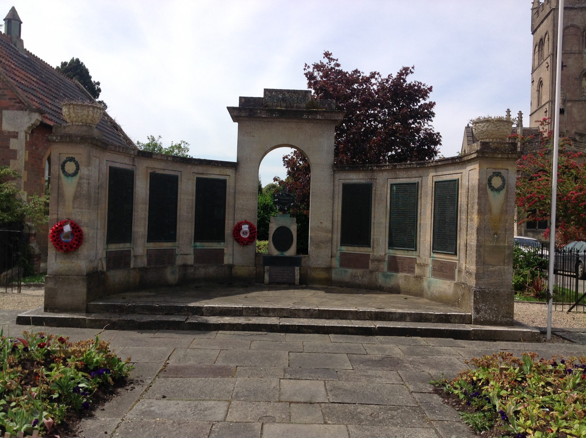 DEVIZES AND ROUNDWAY - War Memorials Online