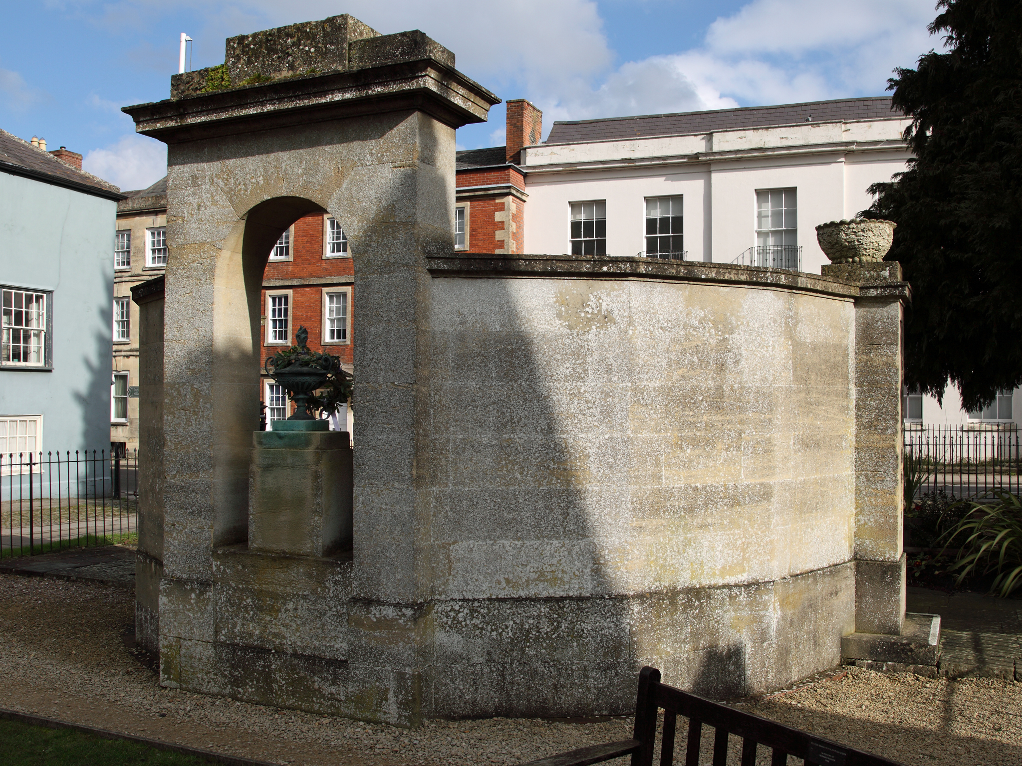 DEVIZES AND ROUNDWAY - War Memorials Online