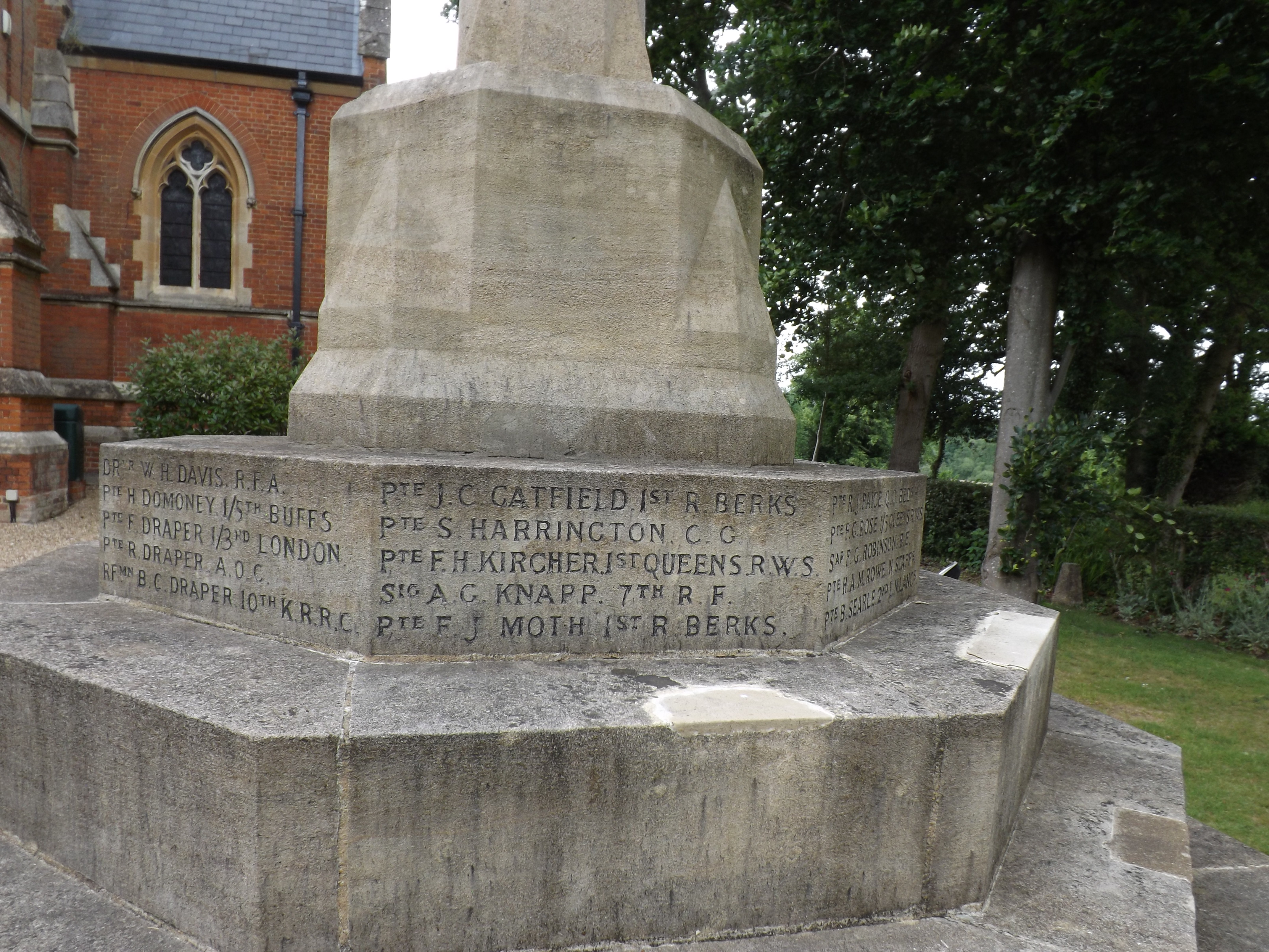 Men of Bagshot - War Memorials Online