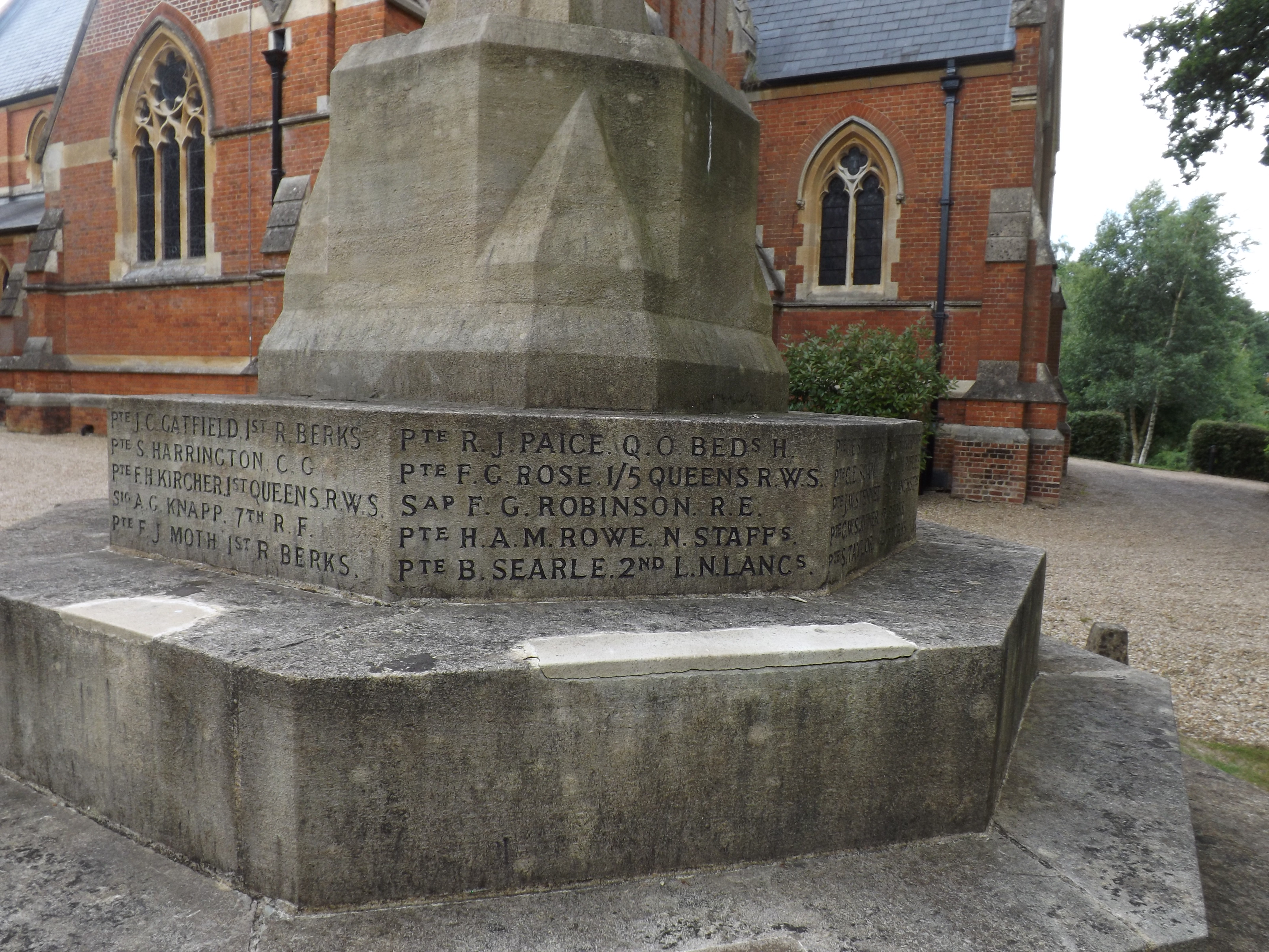 Men of Bagshot - War Memorials Online