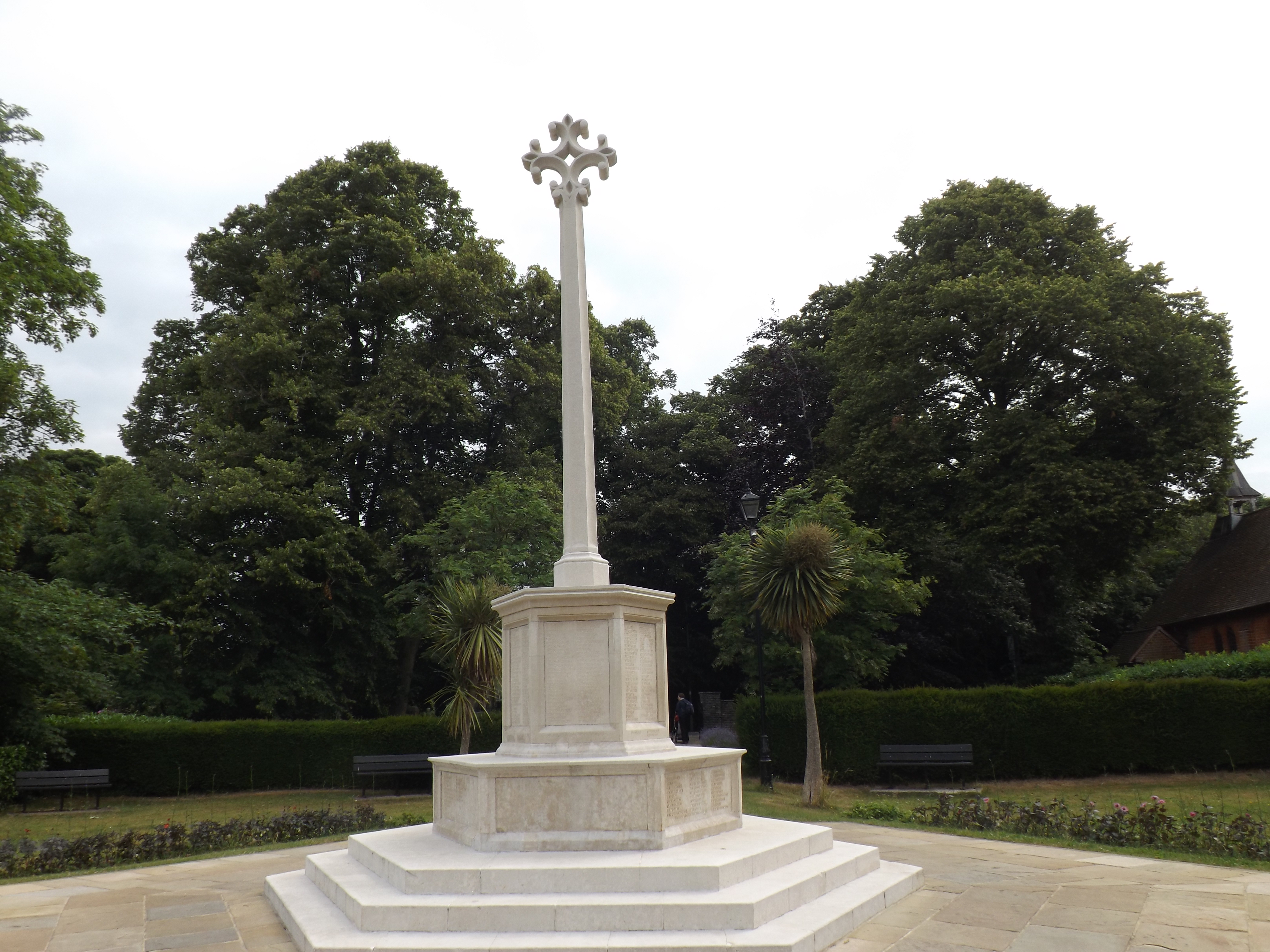 FARNHAM - War Memorials Online