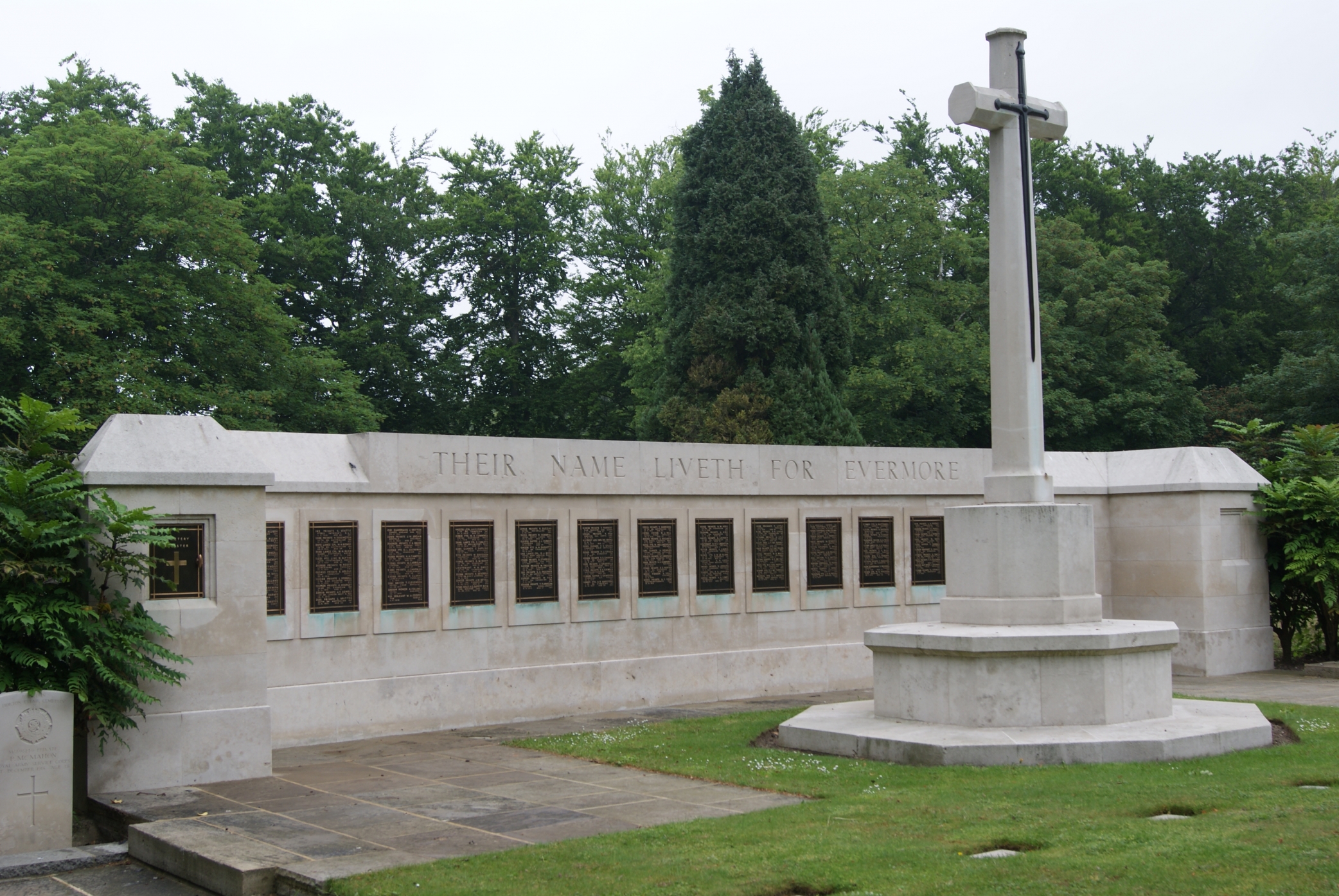 EPSOM CEMETERY CWGC CROSS OF SACRIFICE - War Memorials Online