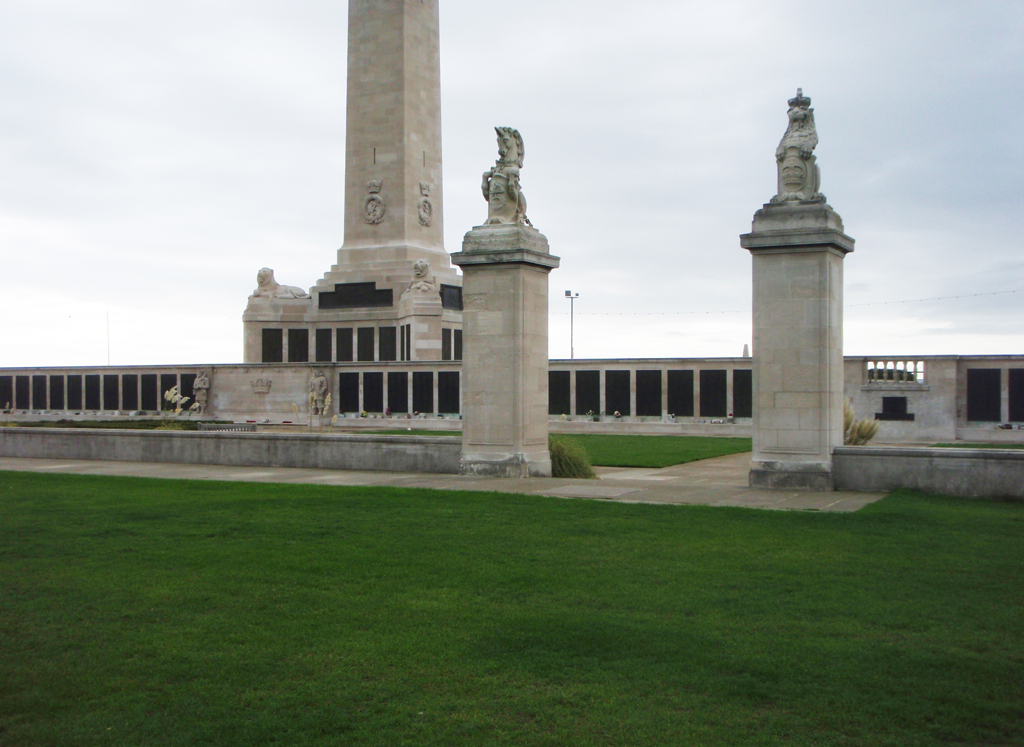 Royal Navy / Portsmouth Naval Memorial - War Memorials Online