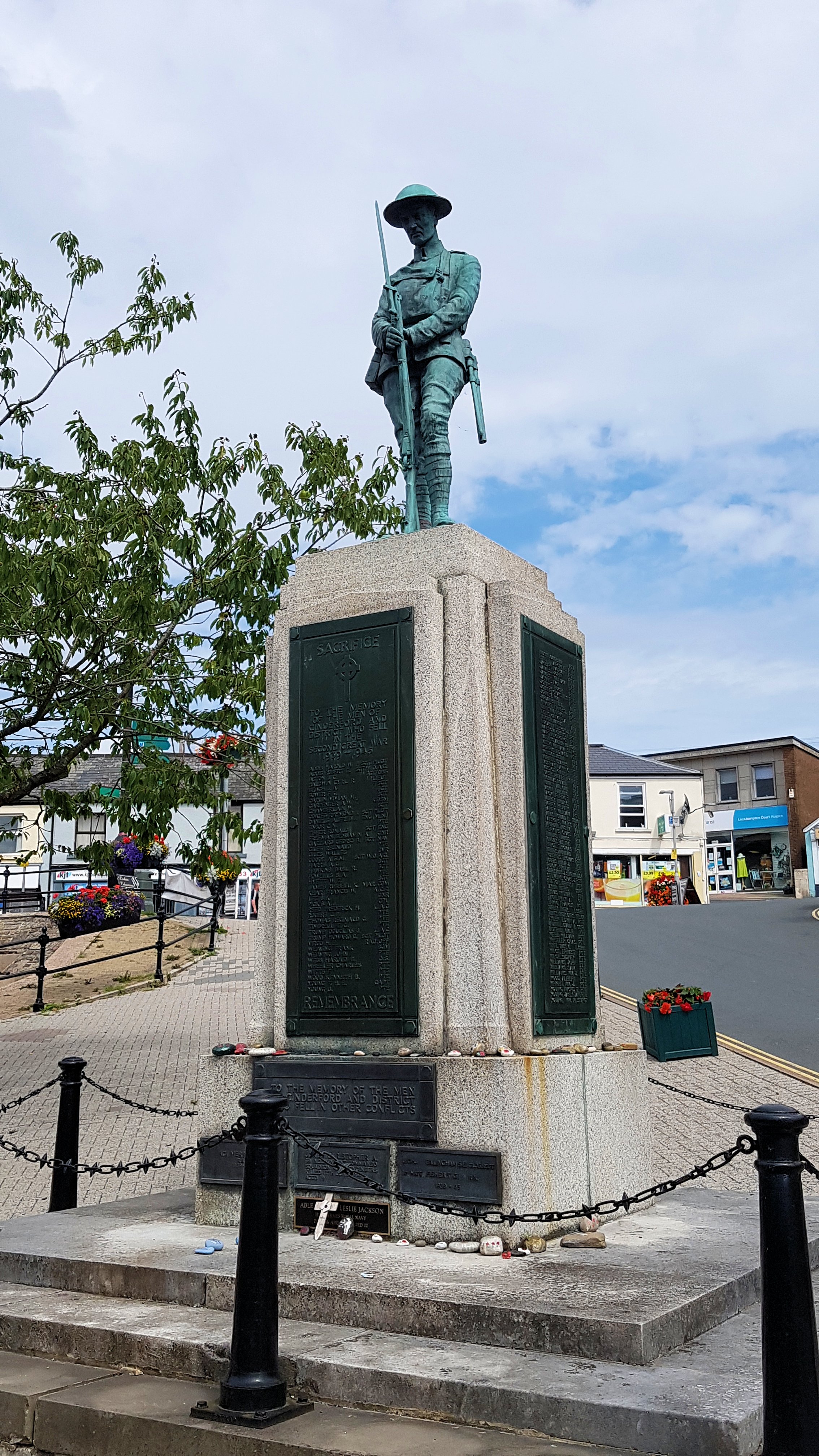 CINDERFORD AND DISTRICT - War Memorials Online