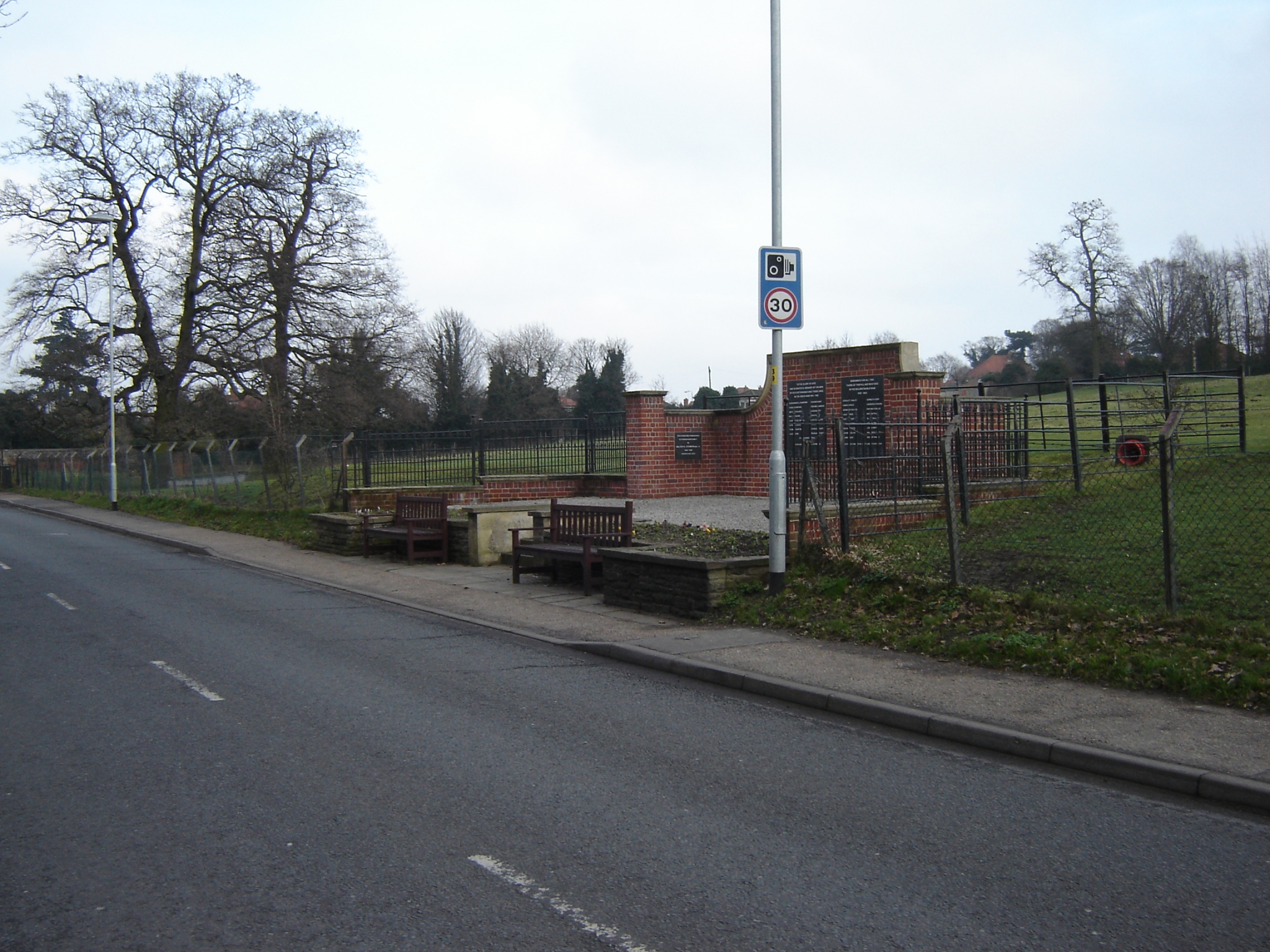 OLD CATTON WALL OF REMEMBRANCE WW1 AND WW2 - War Memorials Online