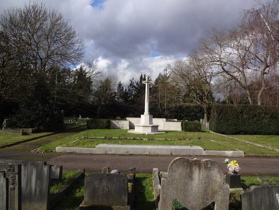 CWGC: Mortlake Cross Of Sacrifice and Screen Wall