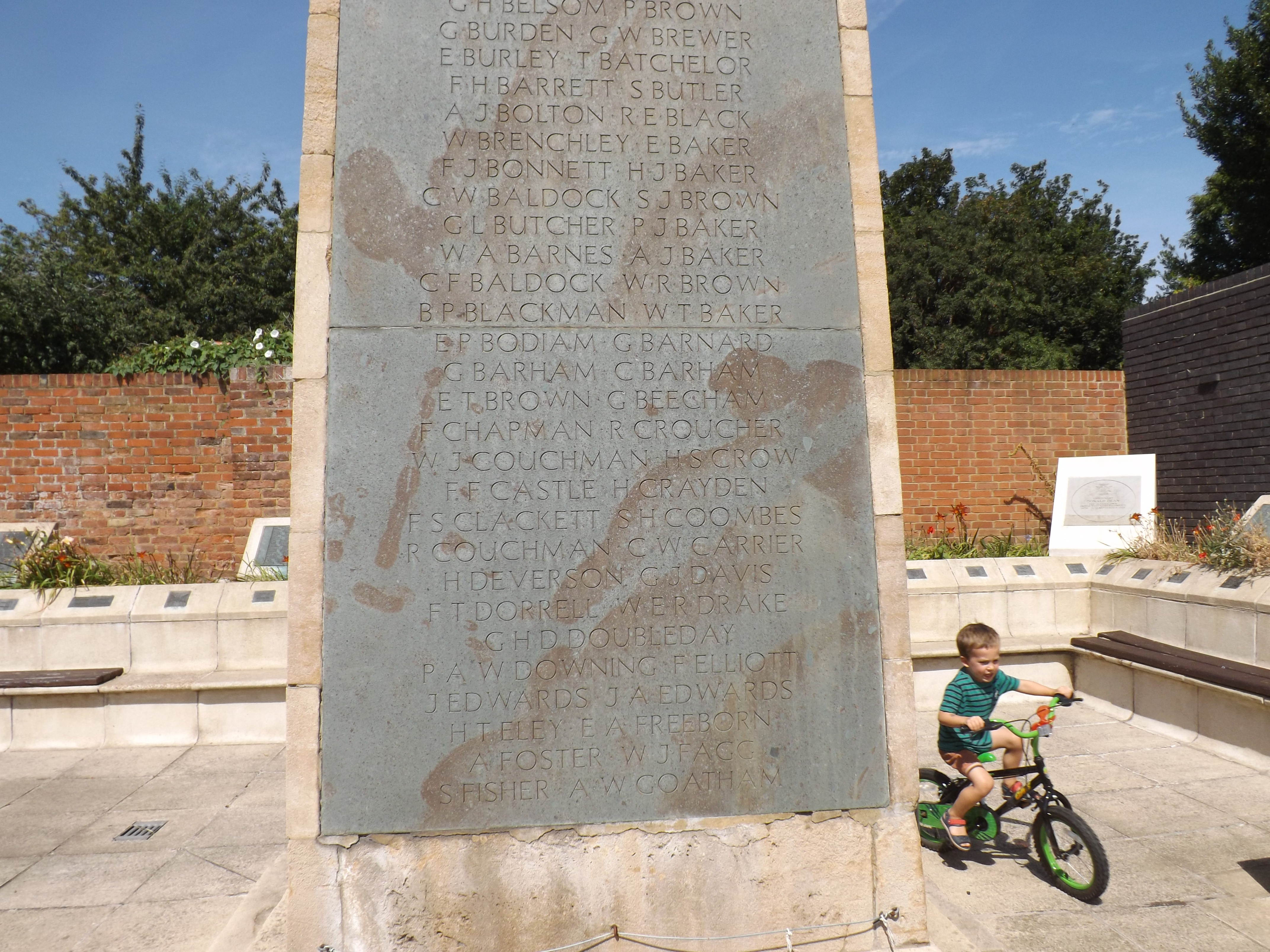 Sittingbourne WW1 & WW2 - War Memorials Online