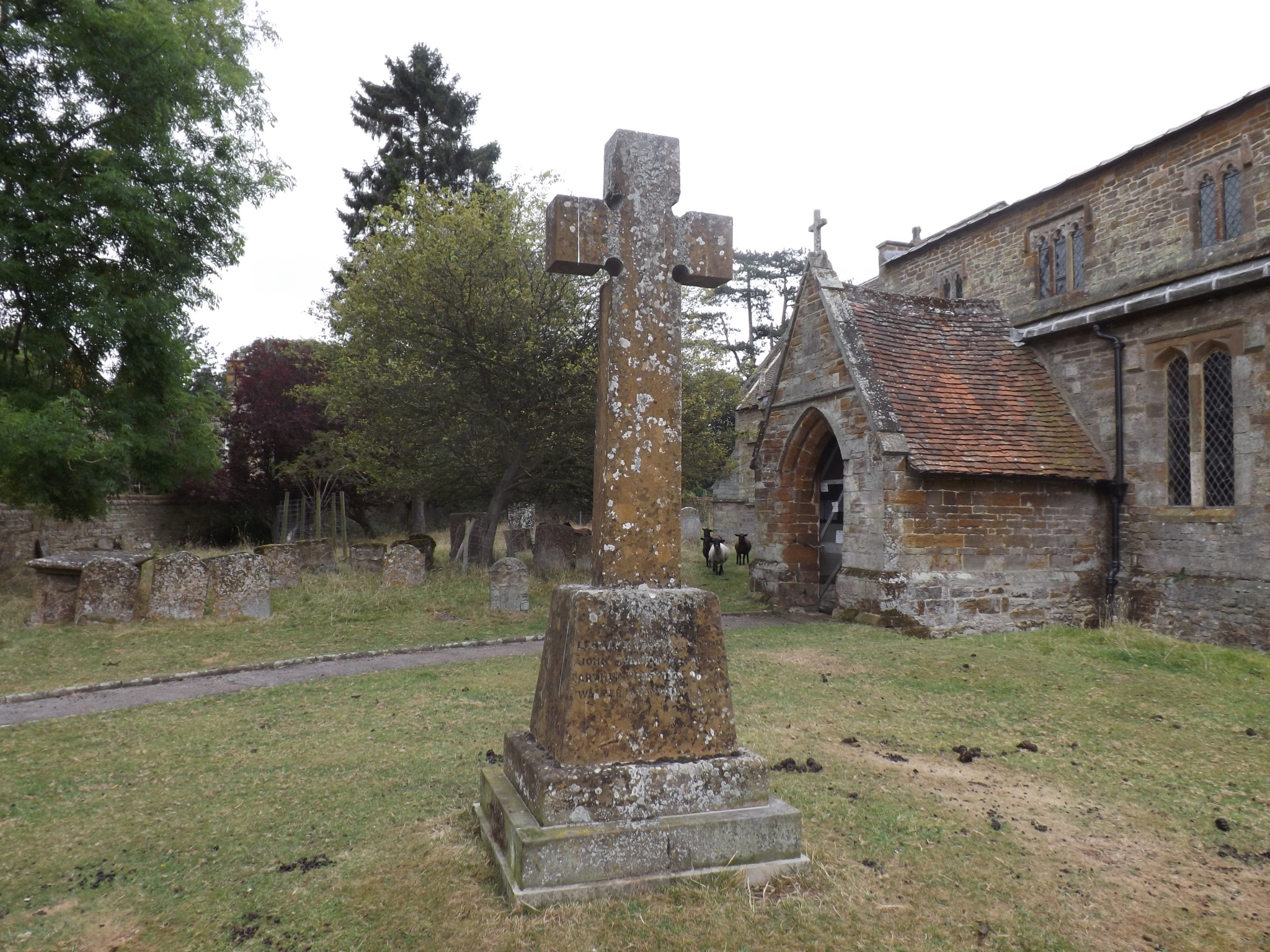 Moreton Pinkney : WW1 Cross. - War Memorials Online