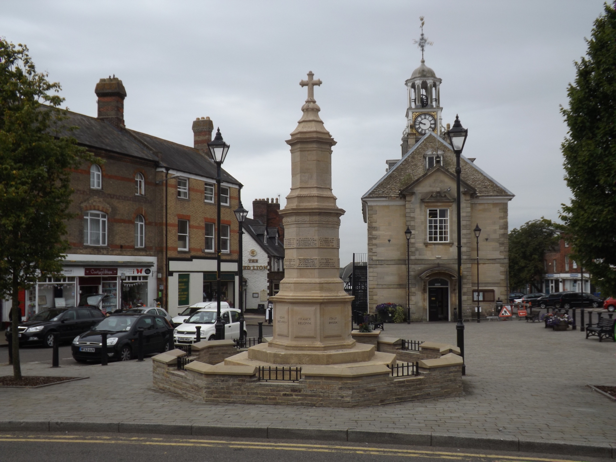 Brackley War Memorial. - War Memorials Online