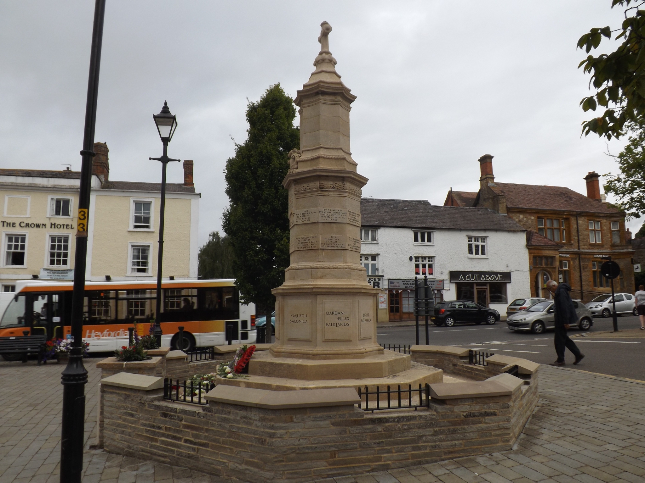 Brackley War Memorial. - War Memorials Online