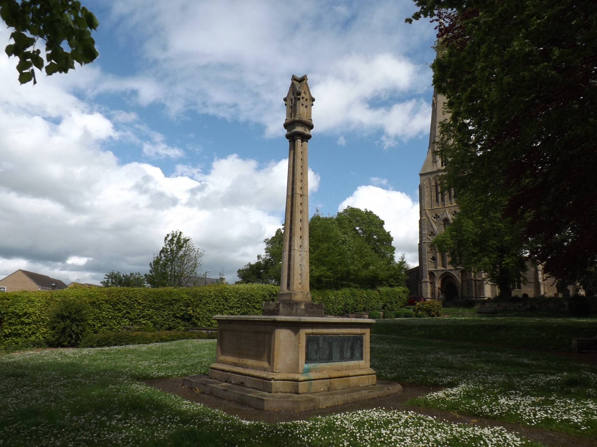 RAUNDS - War Memorials Online