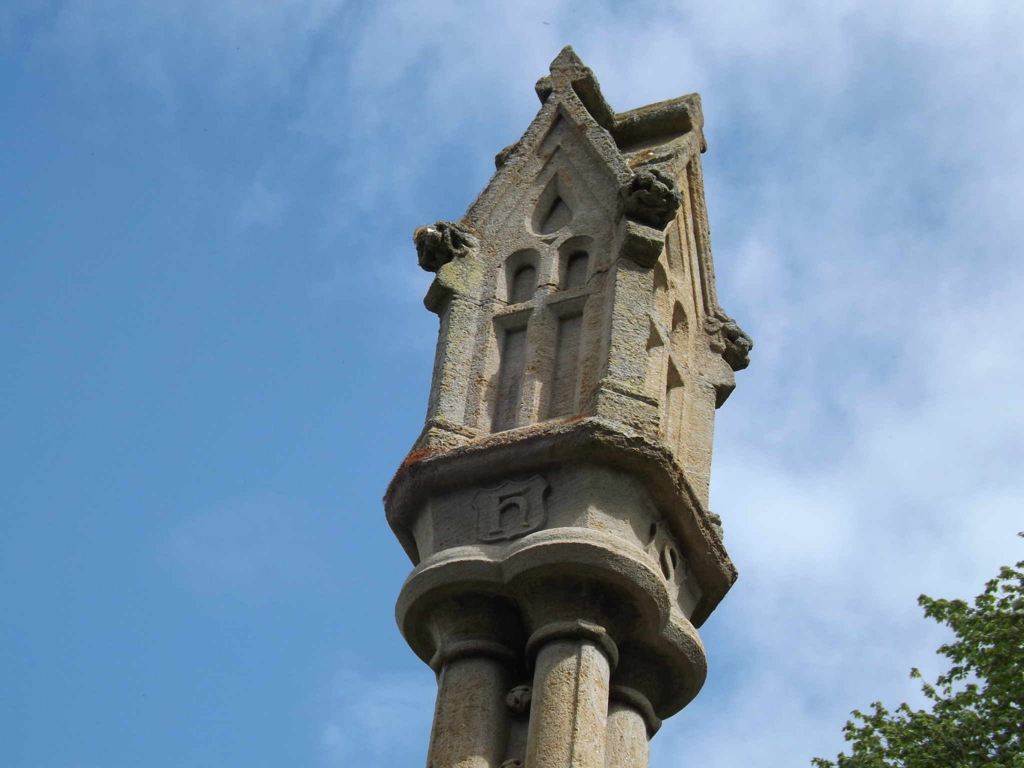 RAUNDS - War Memorials Online