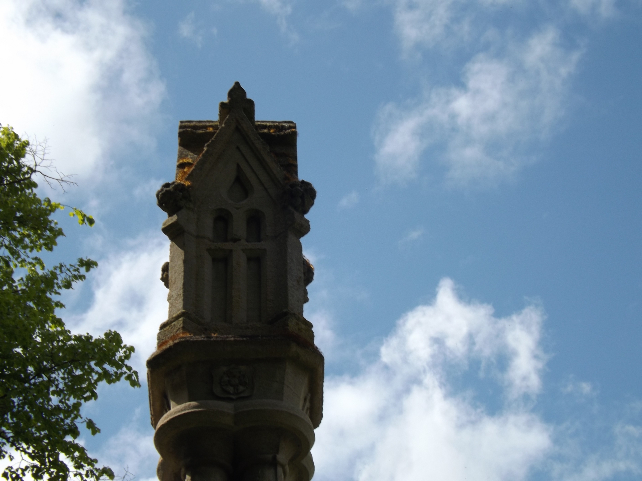 RAUNDS - War Memorials Online