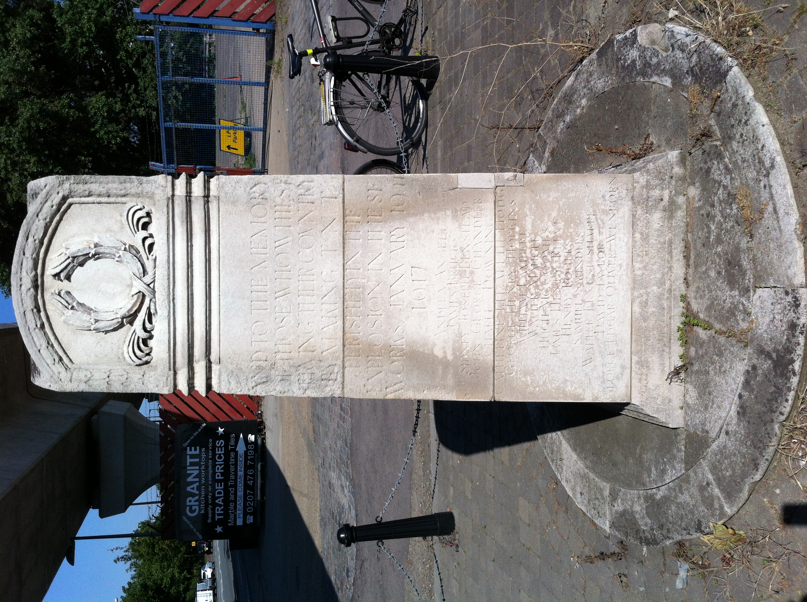 Silvertown Brunner Mond Memorial - War Memorials Online