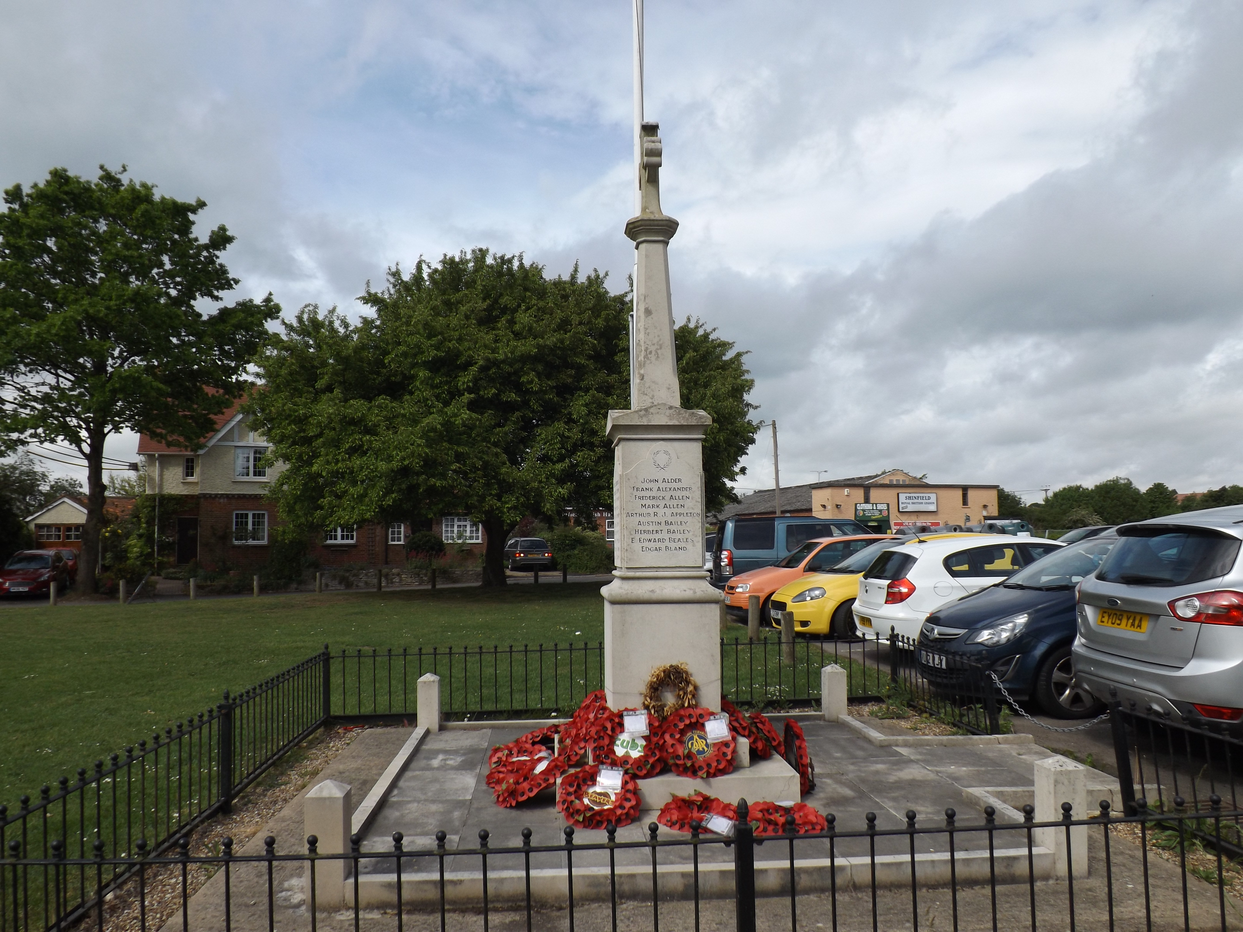 SHINFIELD - War Memorials Online