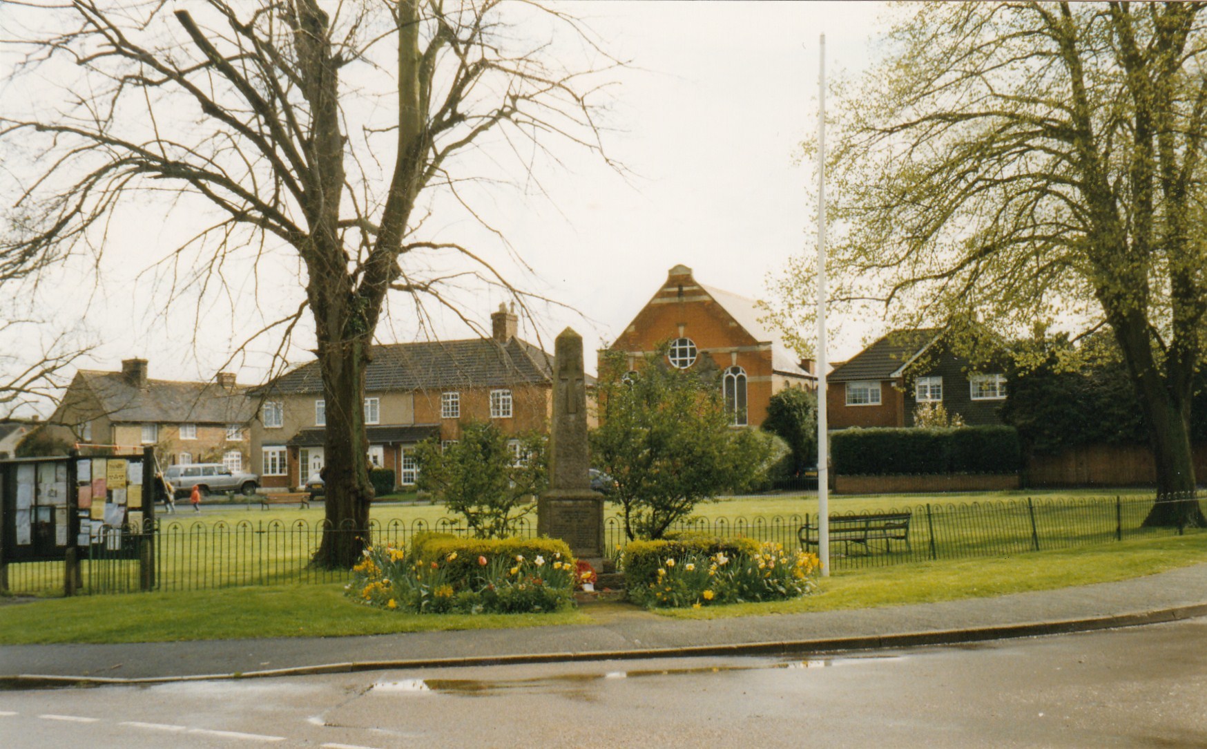 CHEDDINGTON - War Memorials Online