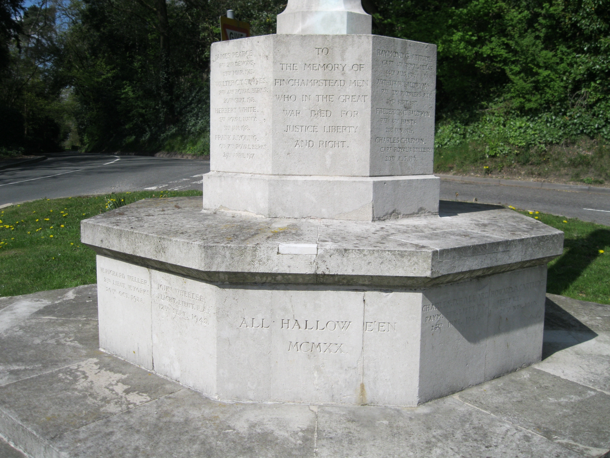 FINCHAMPSTEAD - War Memorials Online