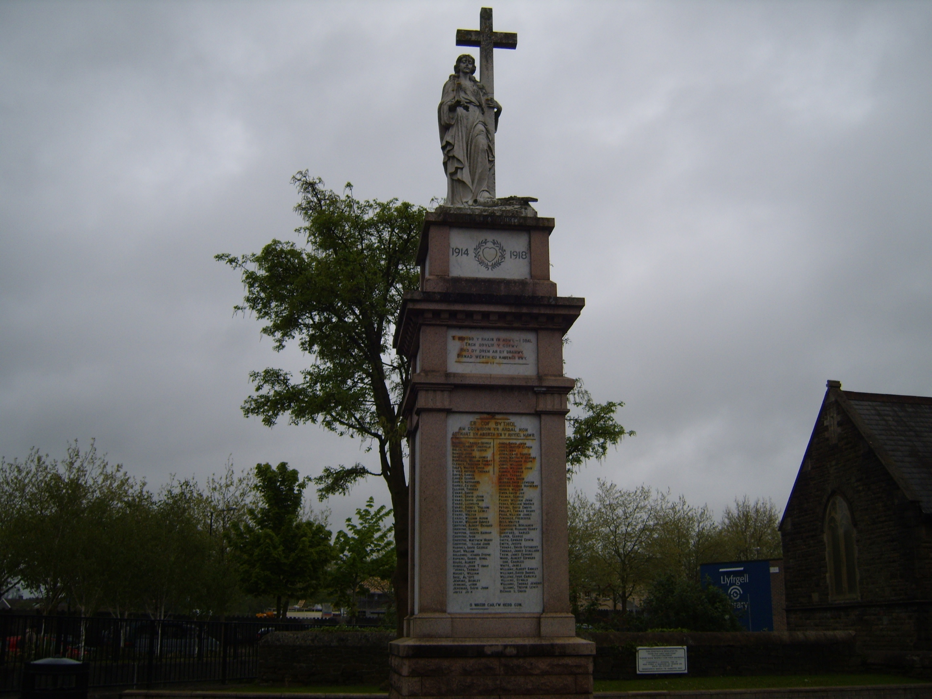 PONTARDULAIS - War Memorials Online