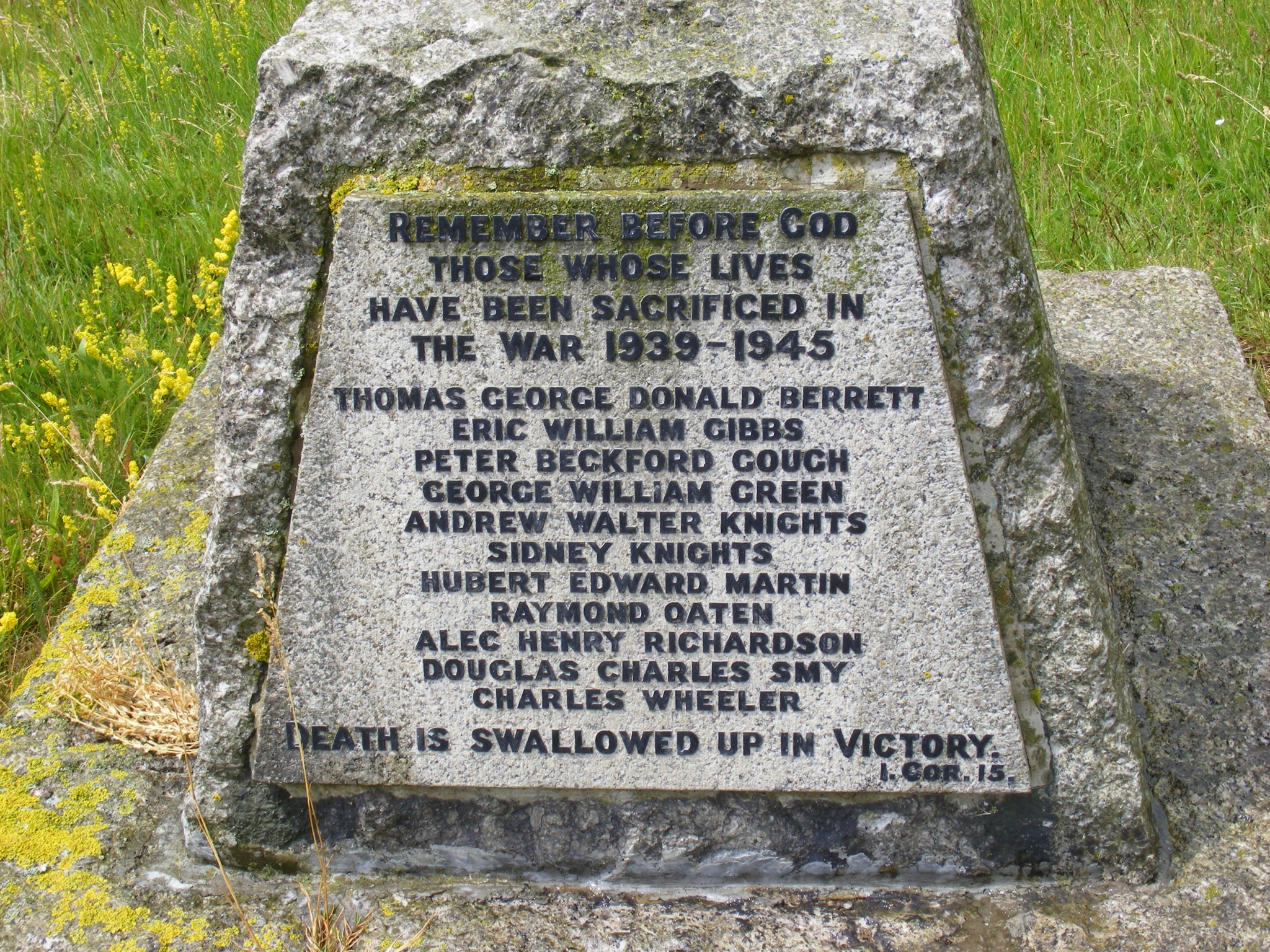 PARISH WAR MEMORIAL CROSS - WW1 AND WW2 - War Memorials Online