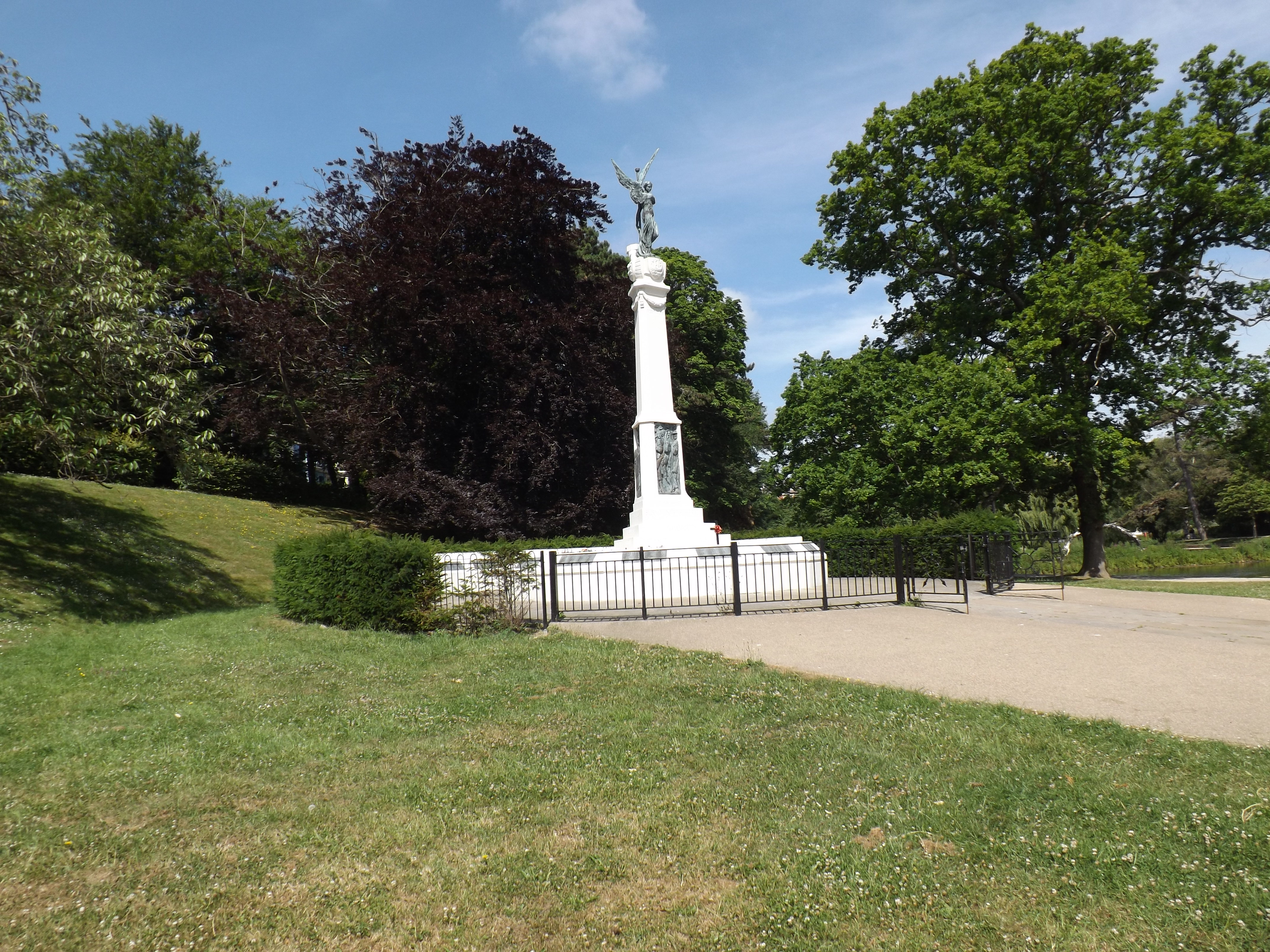HASTINGS AND ST LEONARDS - War Memorials Online