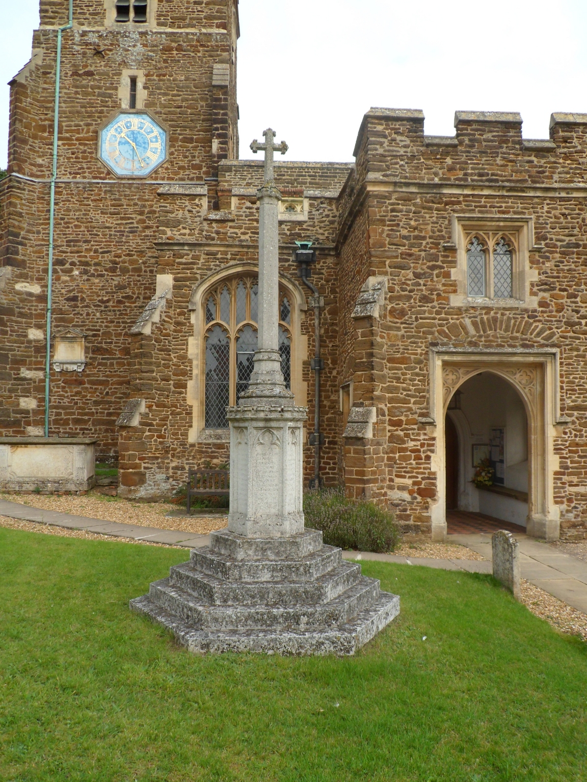 Ampthill (St Andrew's cross) - War Memorials Online