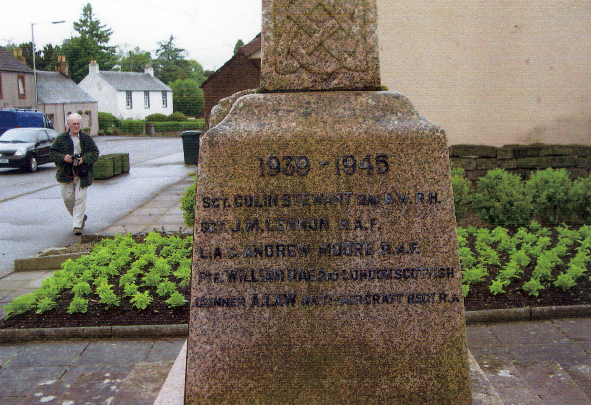 ABERUTHVEN - War Memorials Online