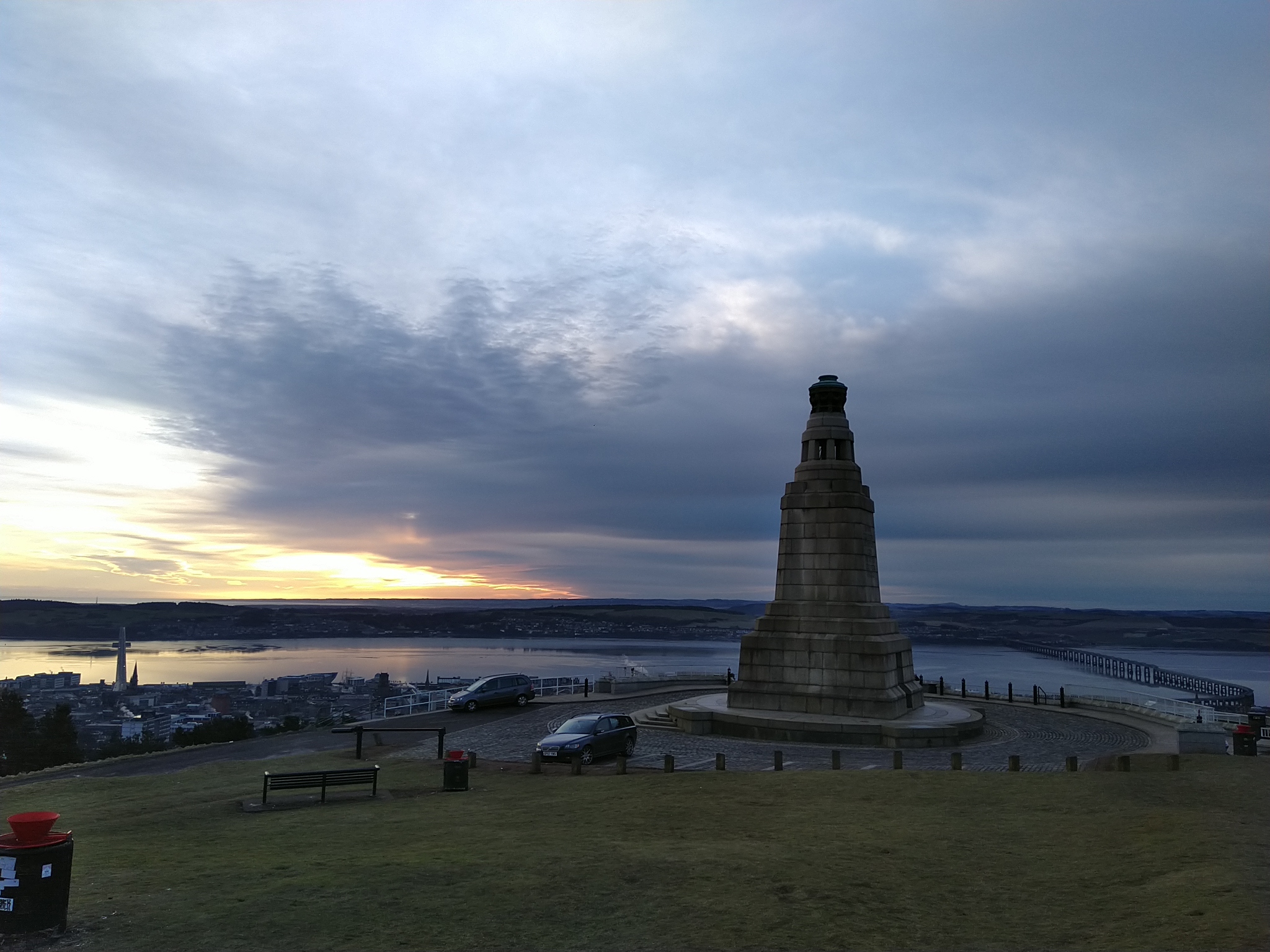 Dundee Law