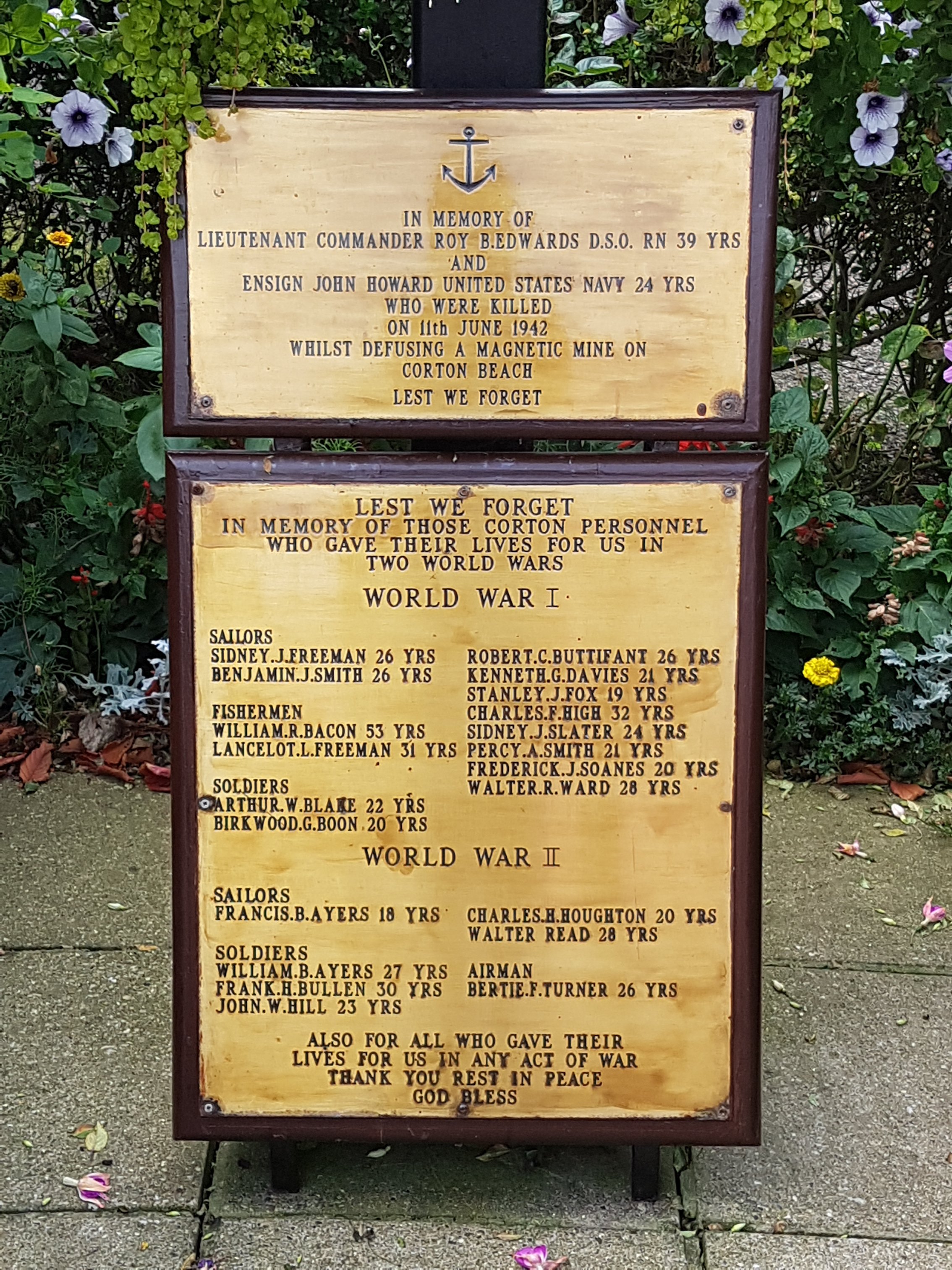 Corton WW1 & WW2 Memorials
