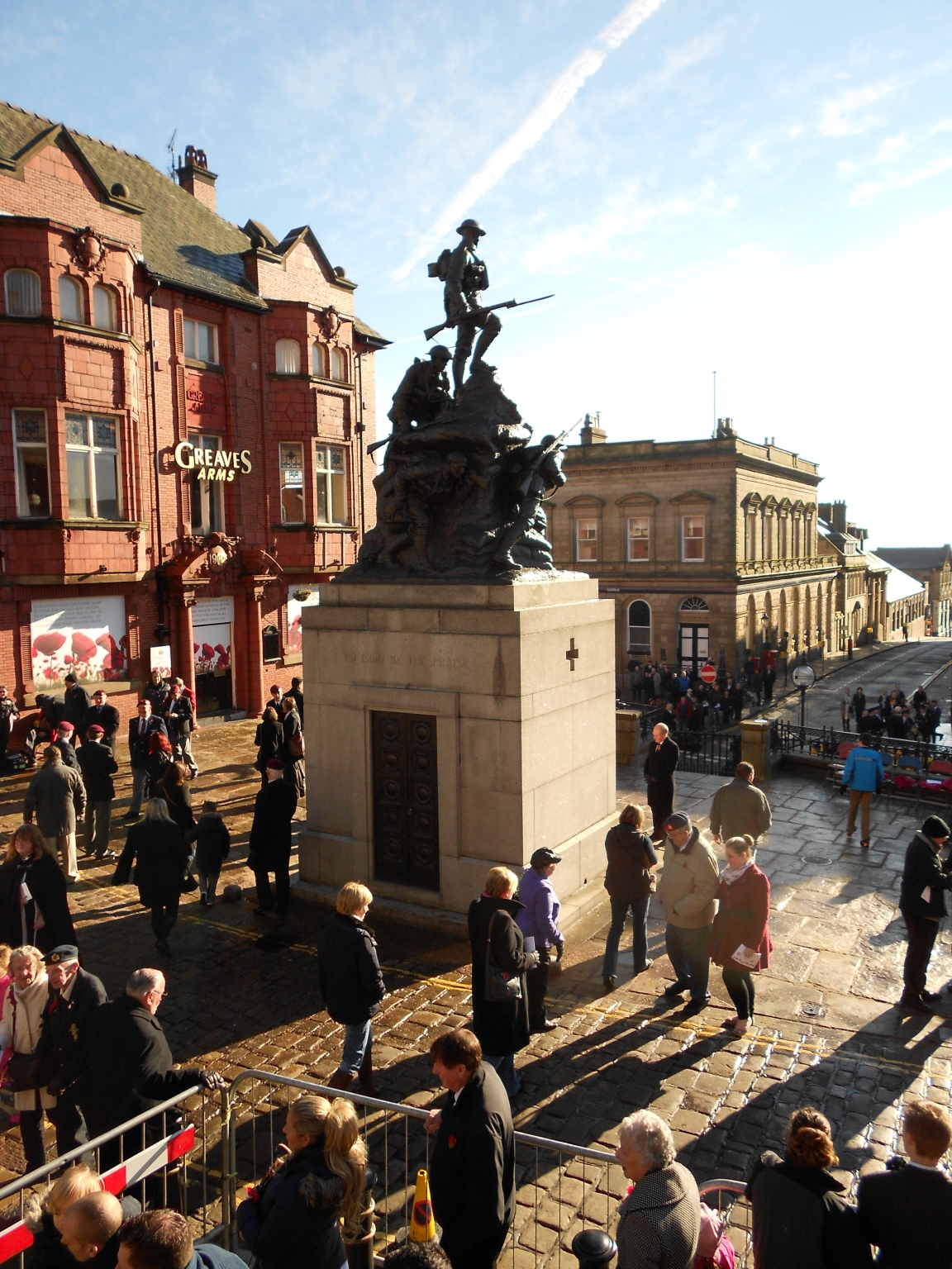Oldham - War Memorials Online