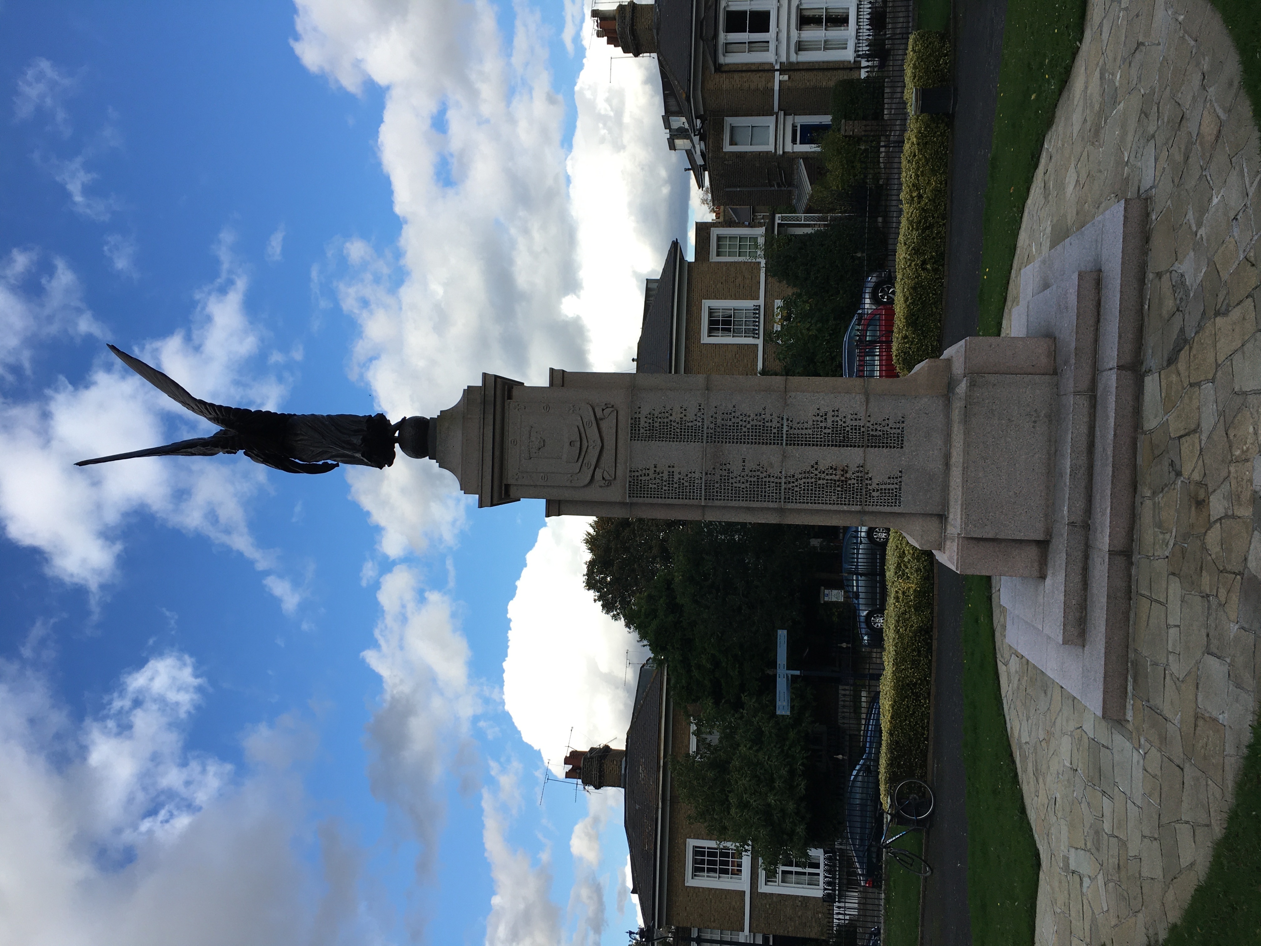 Gravesend (WWI & WWII) - War Memorials Online