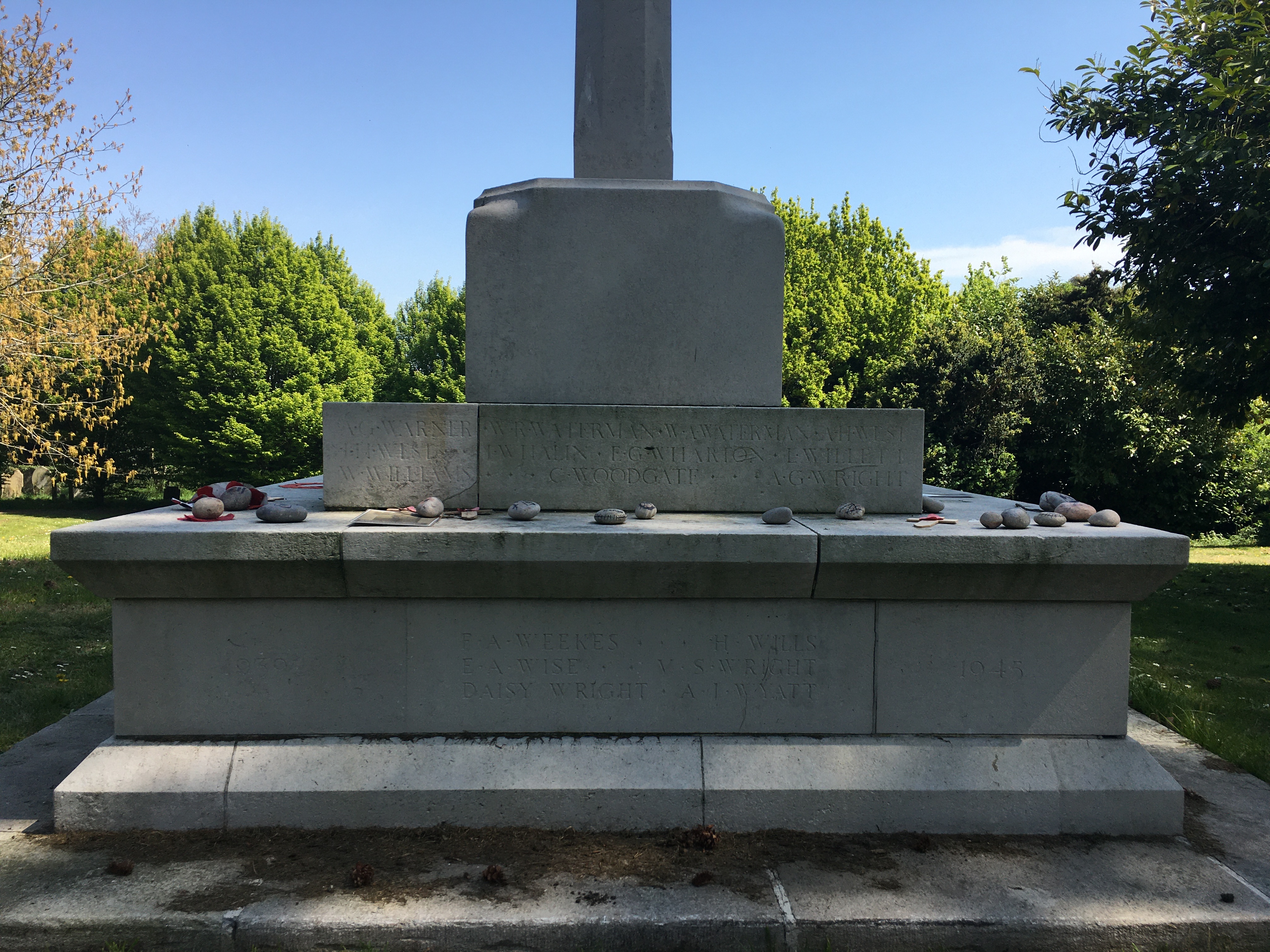 Sutton at Hone - War Memorials Online