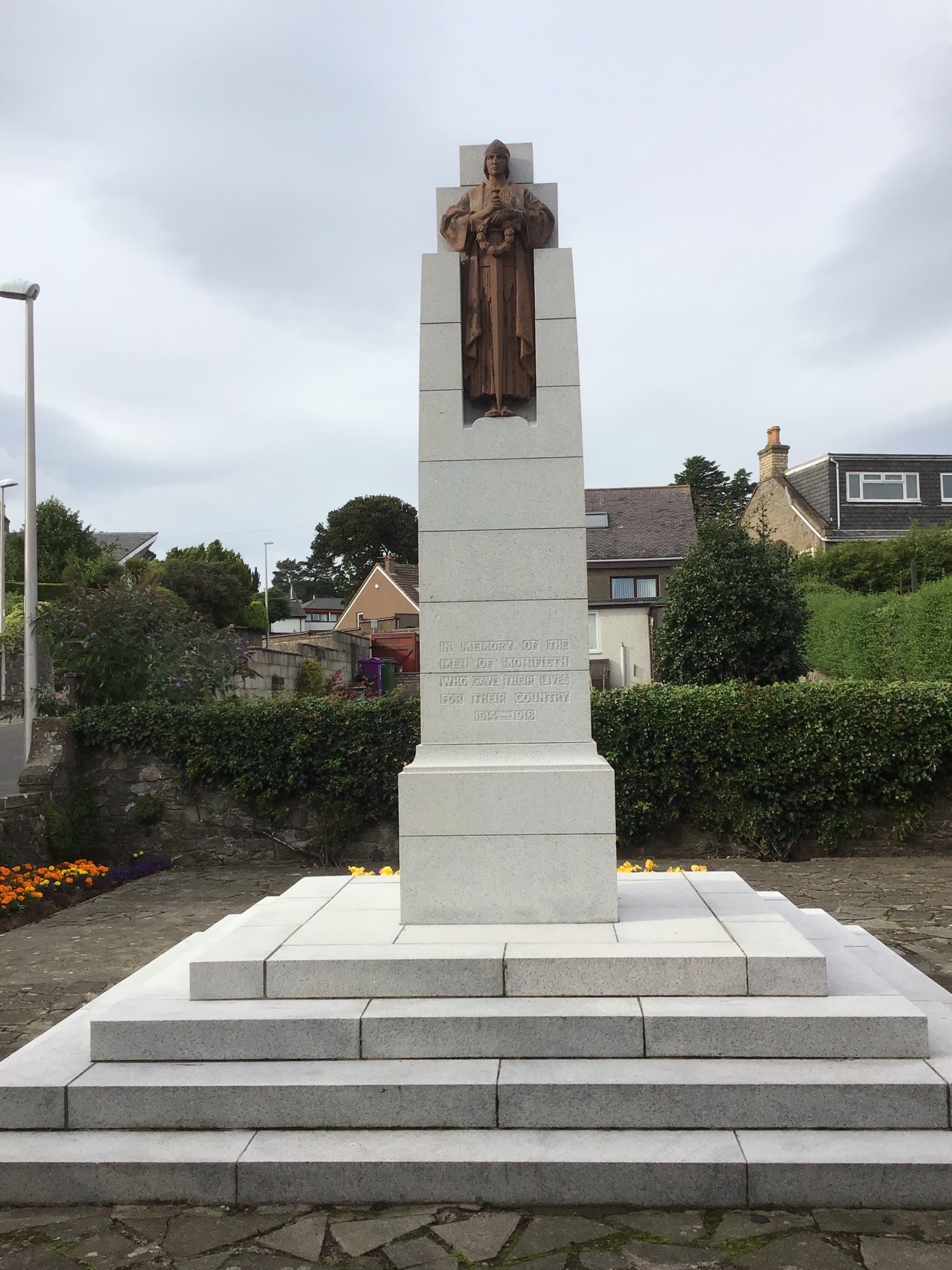 MONIFIETH - War Memorials Online