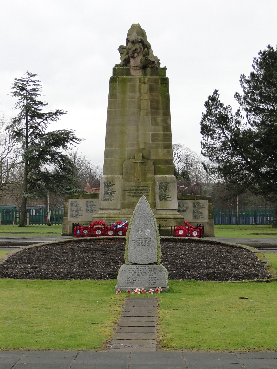 GRANGEMOUTH - War Memorials Online