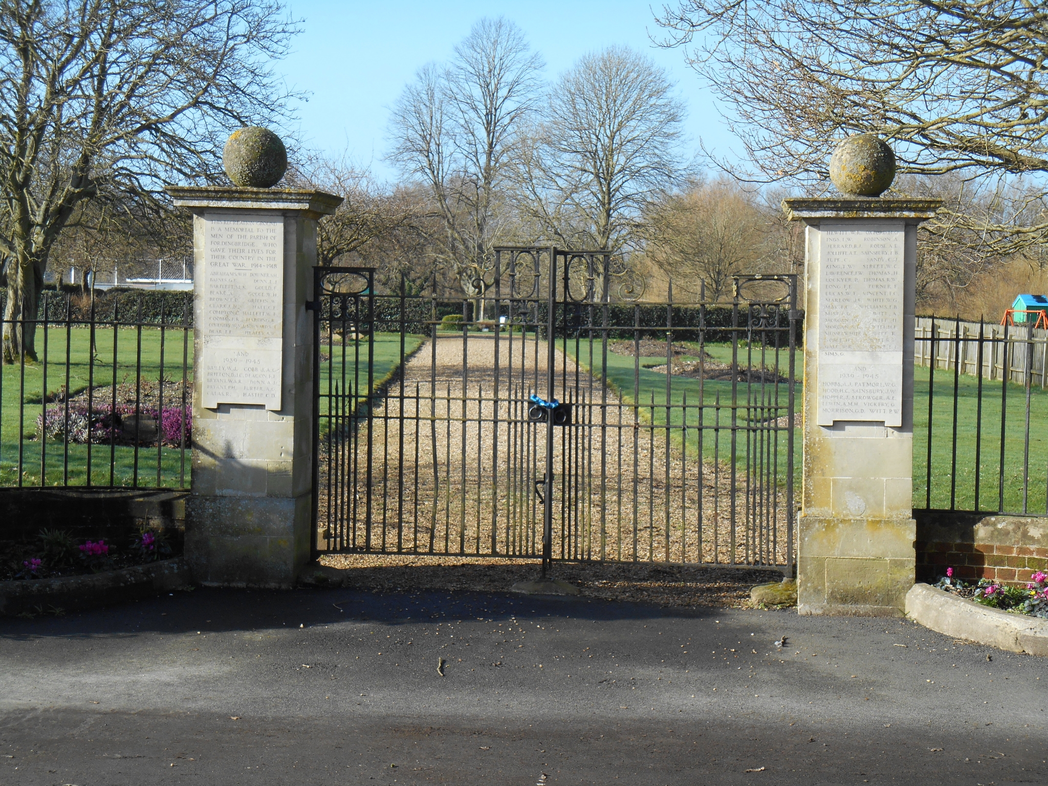 Fordingbridge War Memorial Gates - War Memorials Online