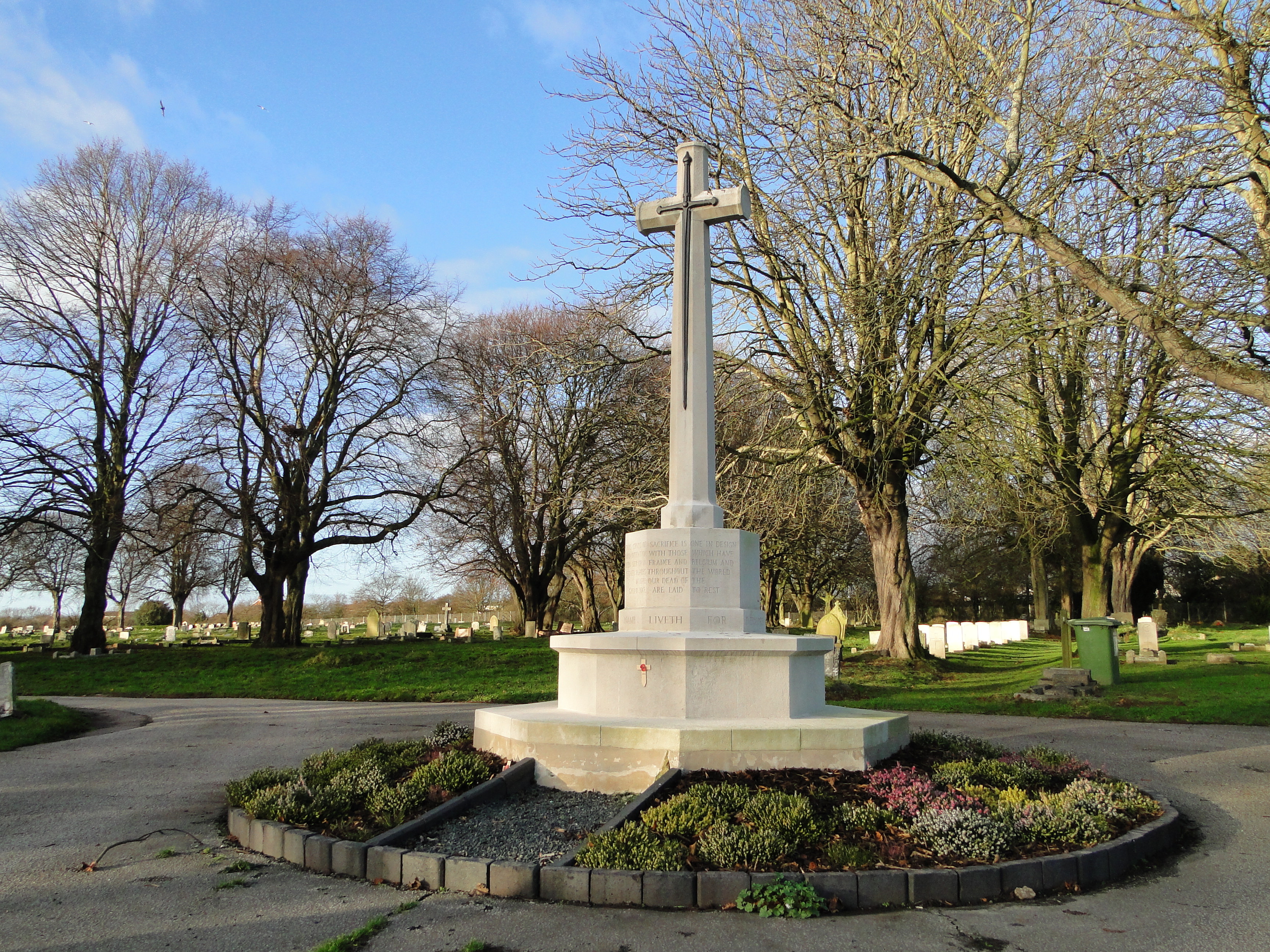 Lowestoft Cemetery CWGC Cross - War Memorials Online