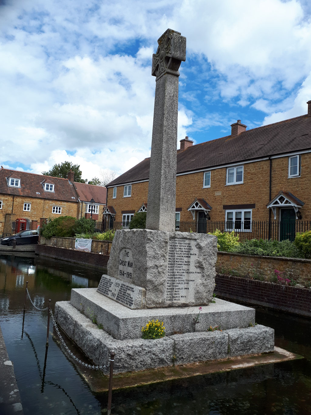 Castle Cary - War Memorials Online