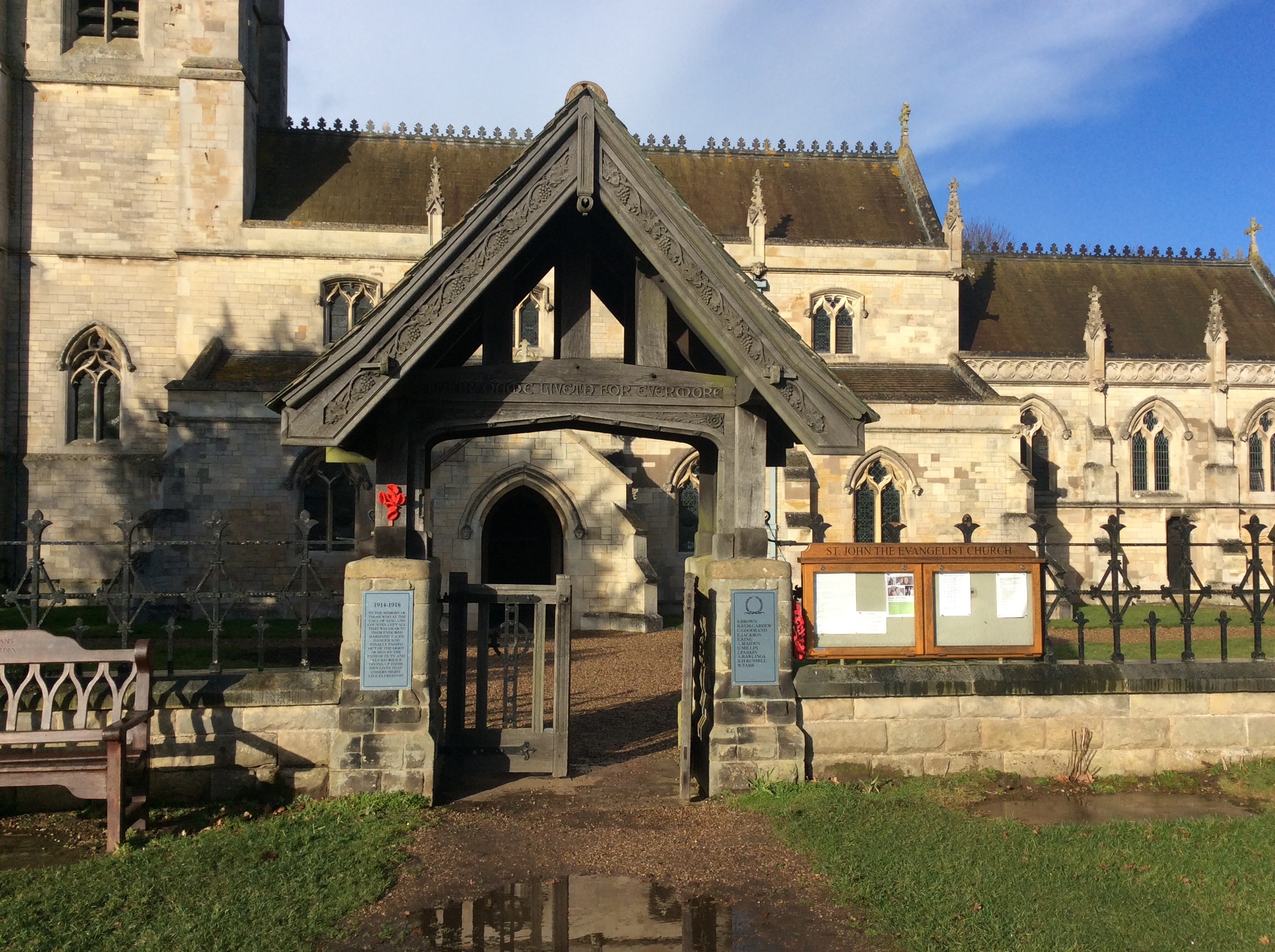 Perlethorpe WW1 lychgate - War Memorials Online