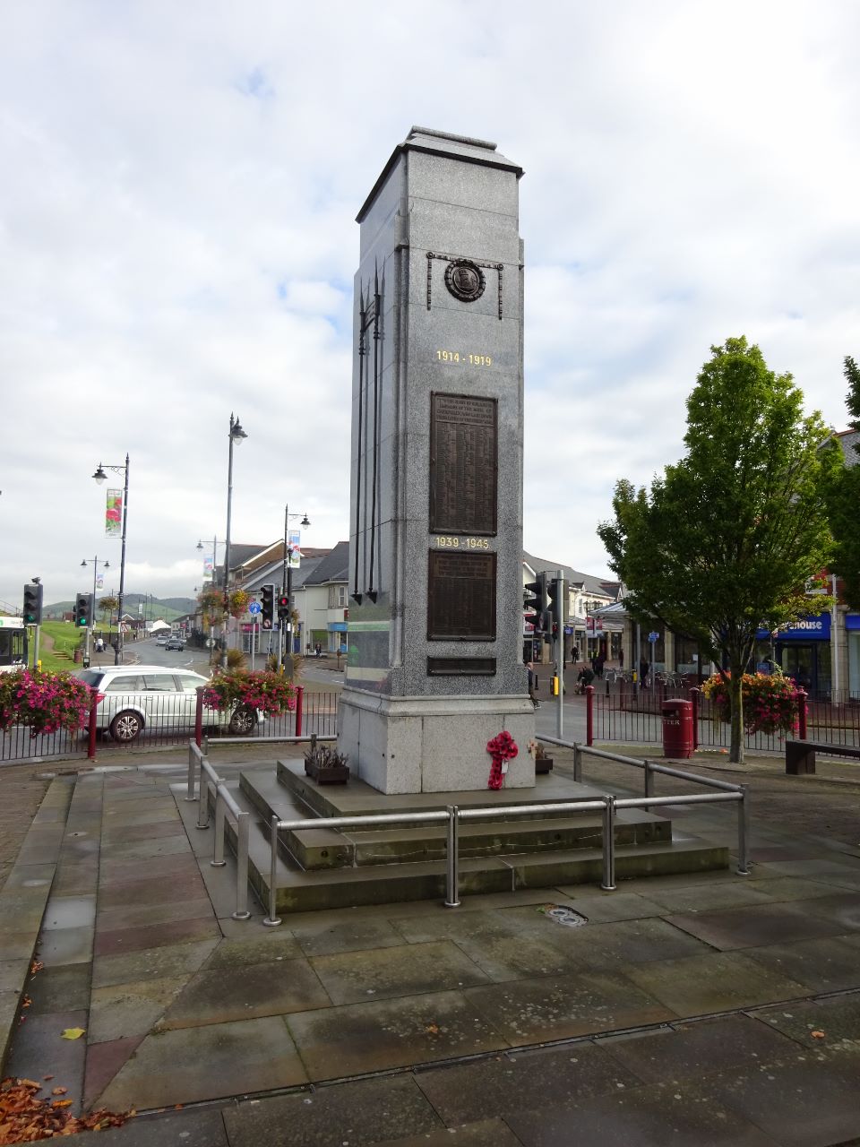 Caerphilly Cenotaph - War Memorials Online