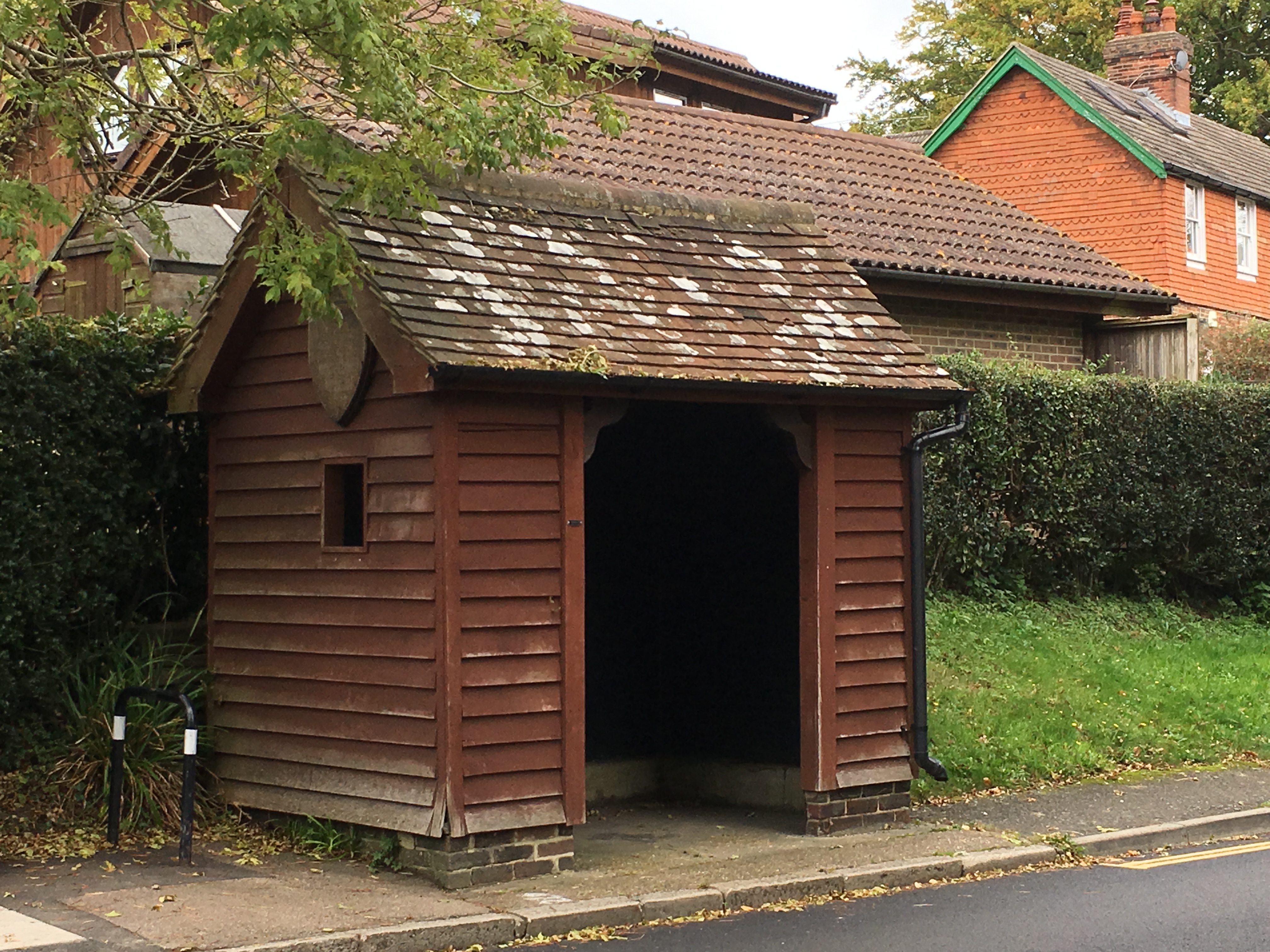 ASHURST WOOD - War Memorials Online