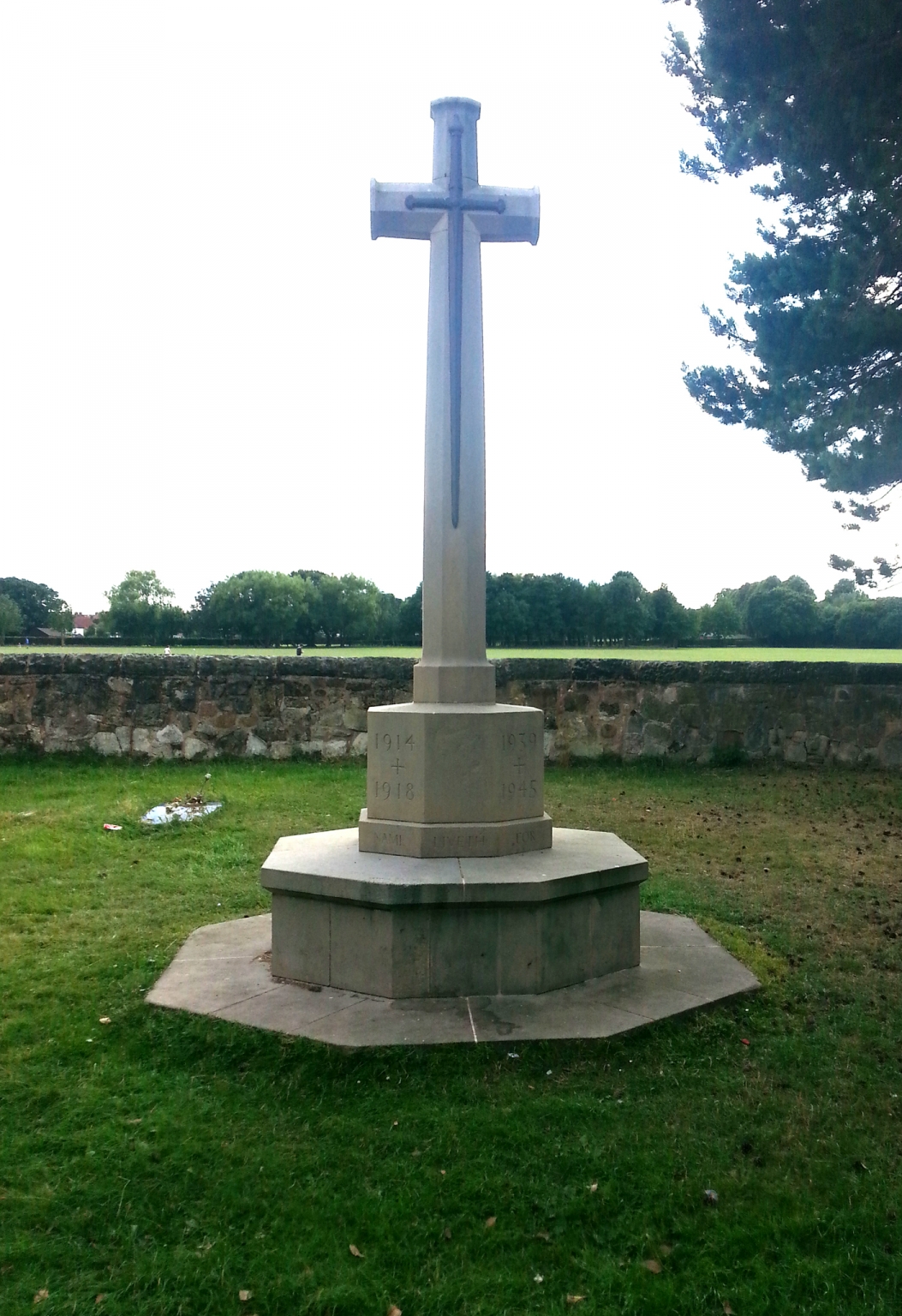 CWGC: Bebington Cemetery Cross and Tablet - War Memorials Online