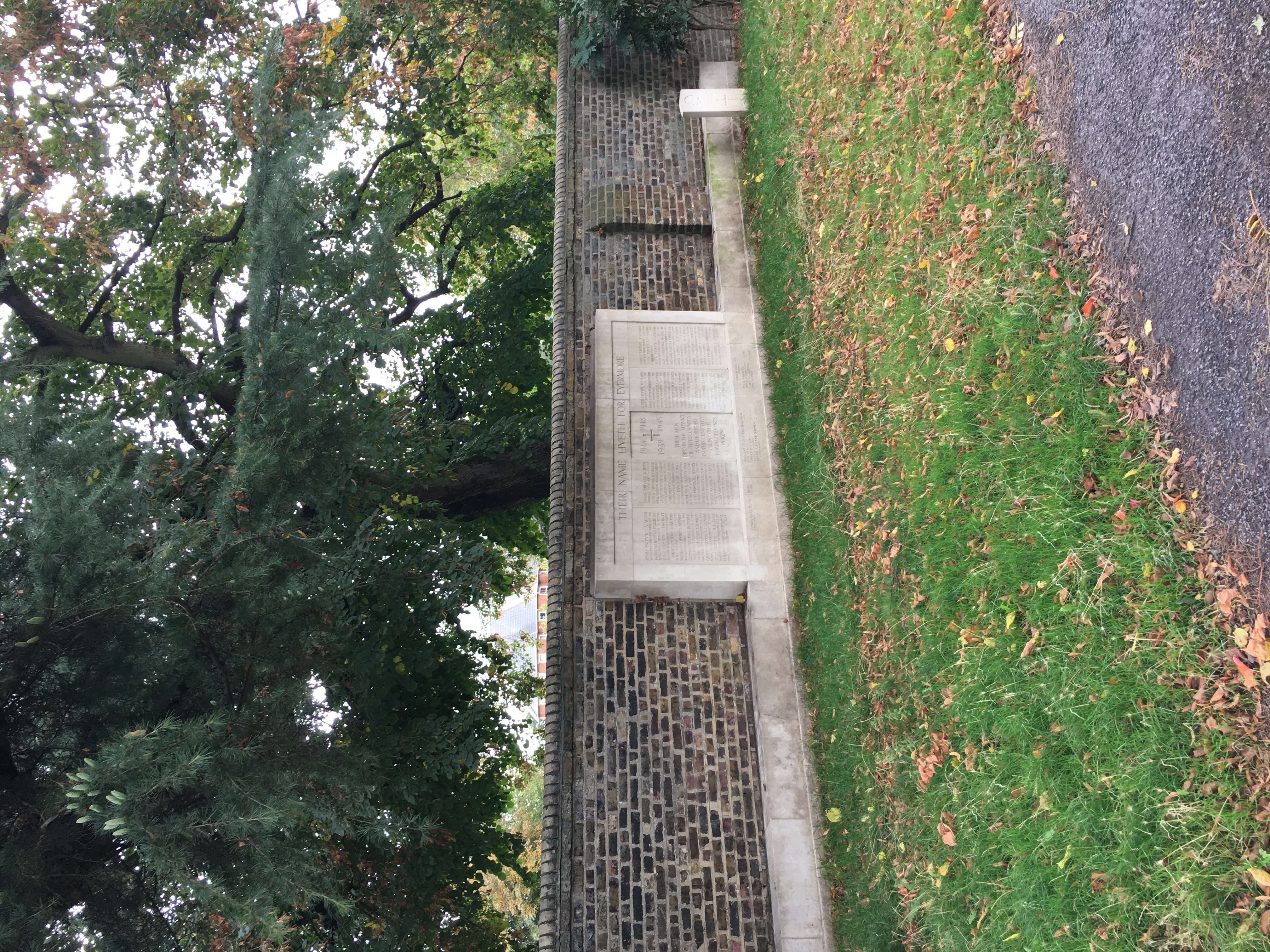 GRAVESEND - War Memorials Online