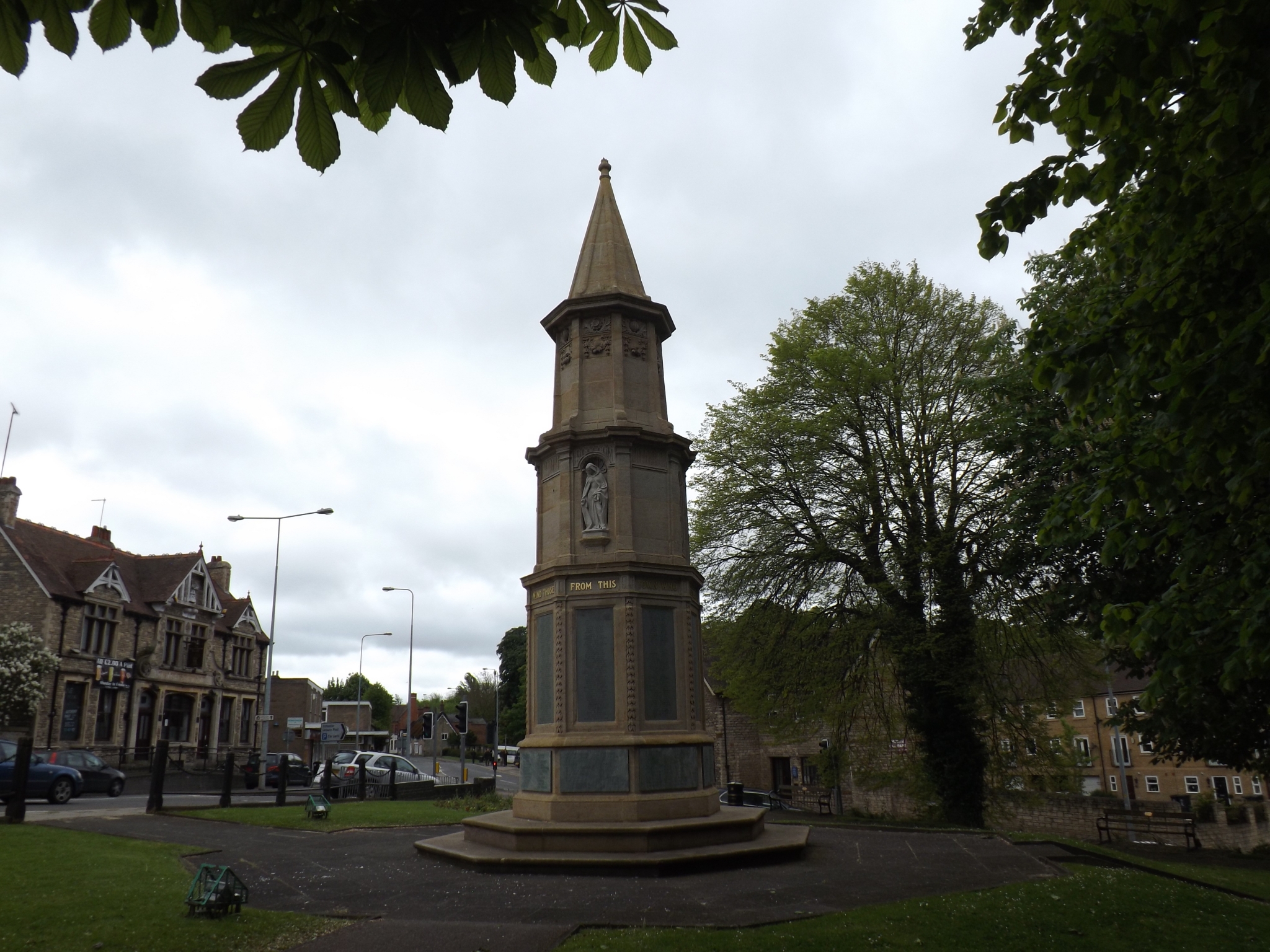 Rushden Memorial Column. - War Memorials Online