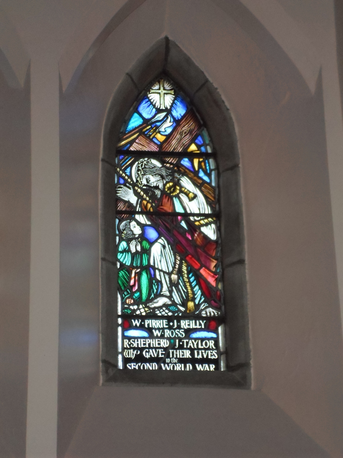 Dunnottar Church war memorial windows