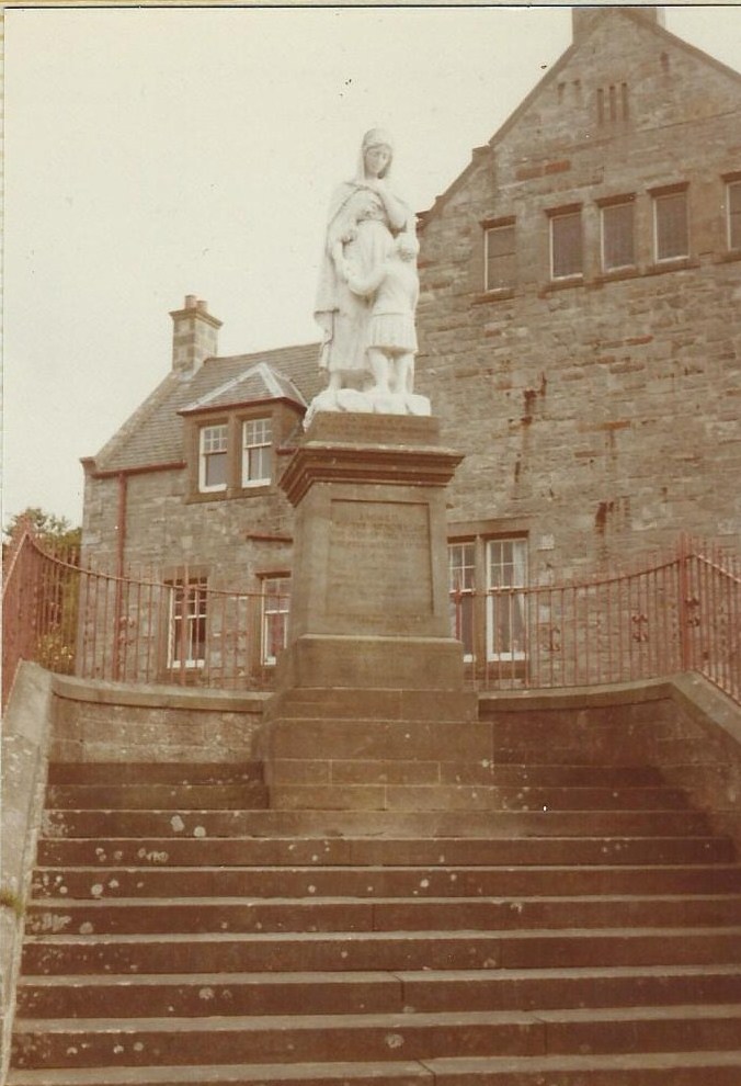 Halkirk - War Memorials Online