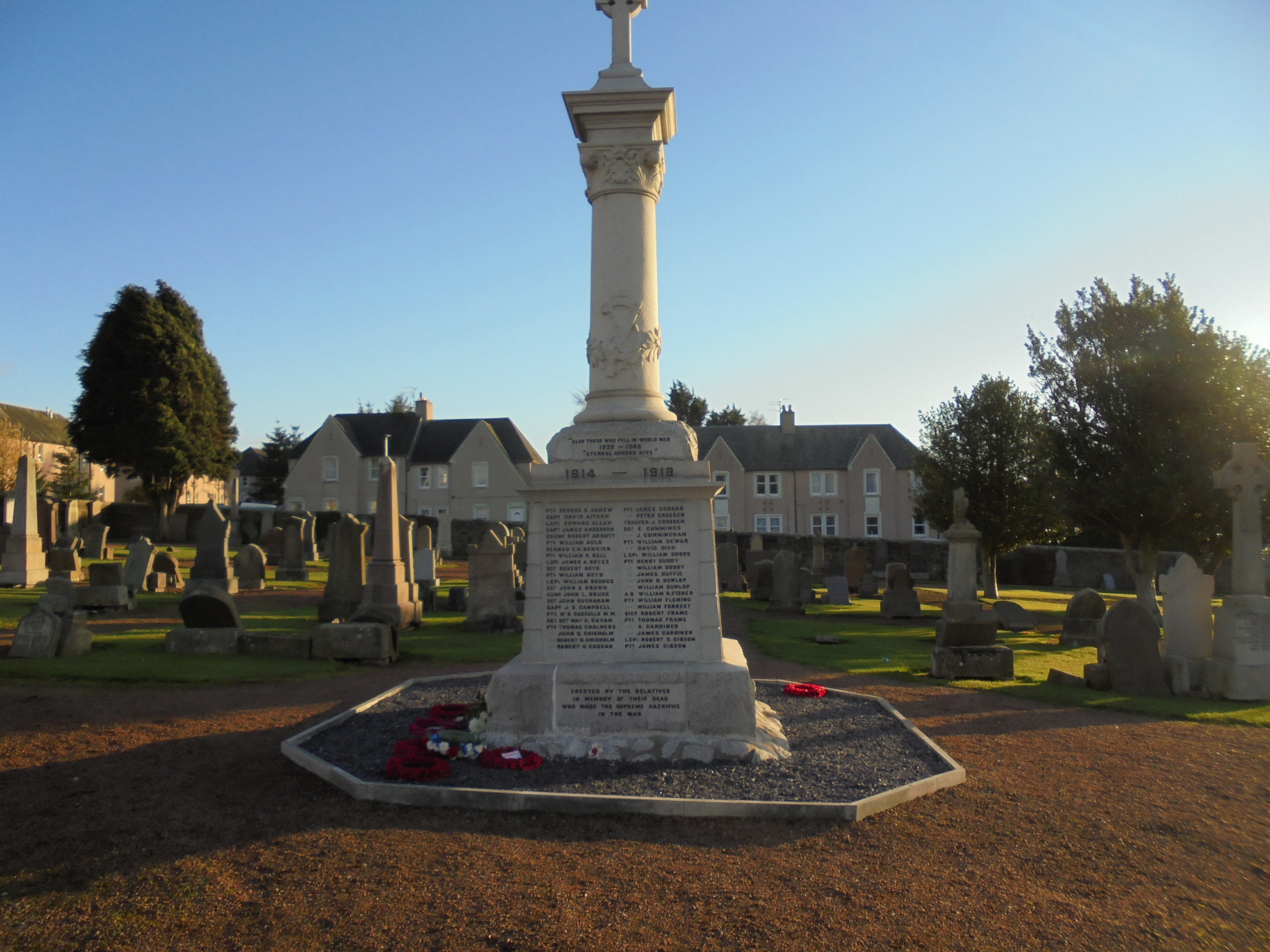 Carluke War Memorial - War Memorials Online
