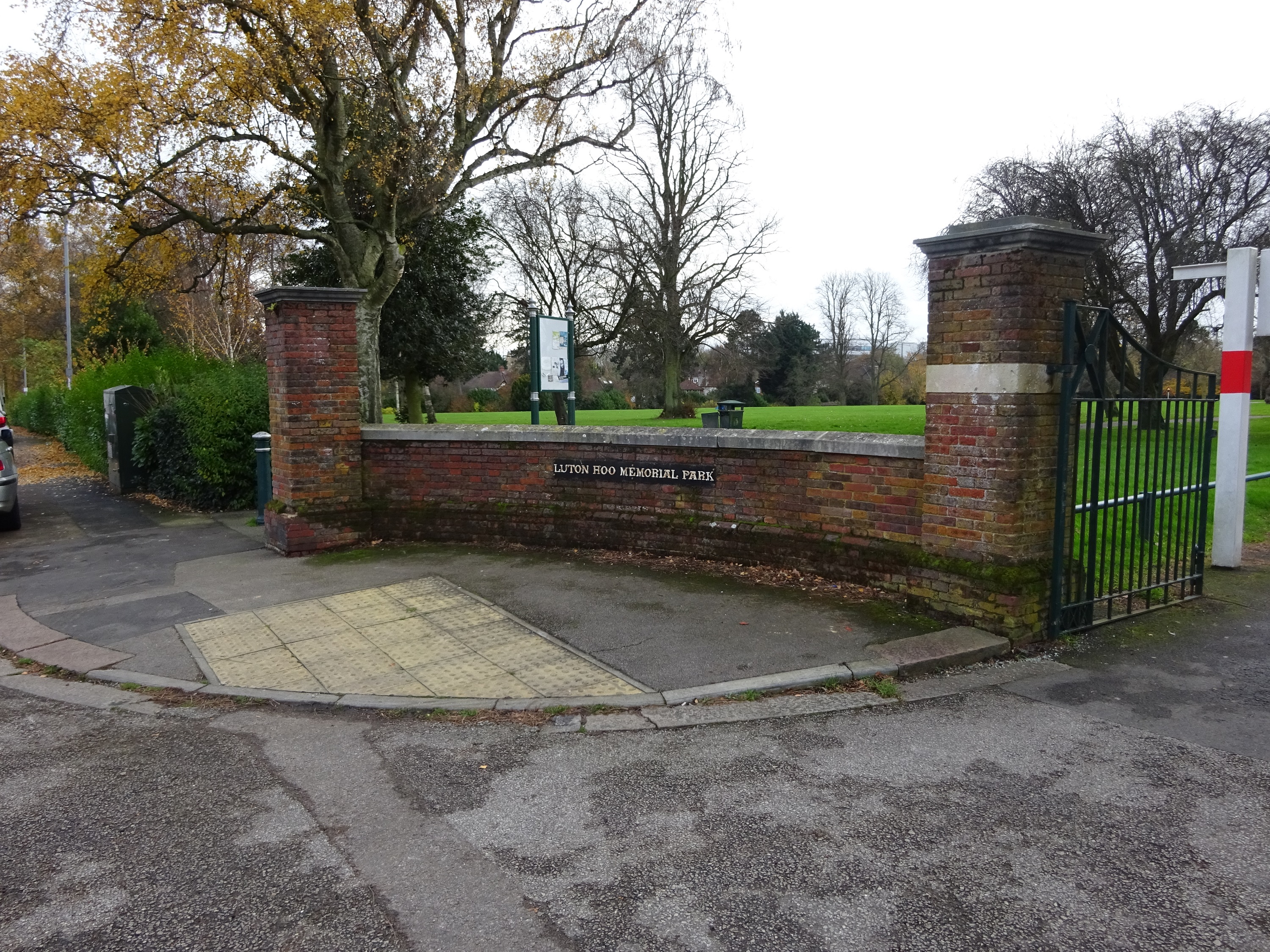 Luton Hoo Memorial Park - War Memorials Online