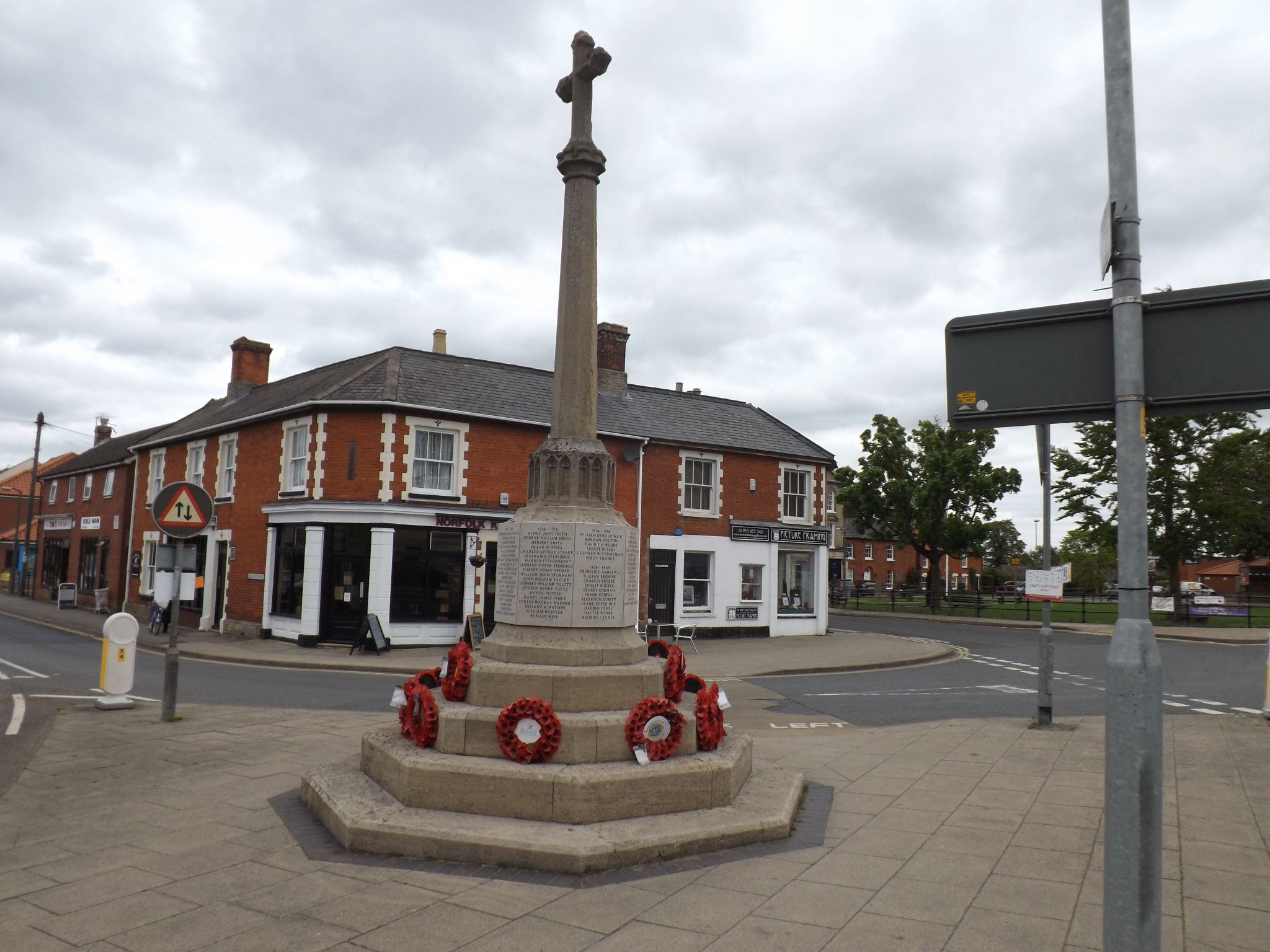 Attleborough Cross - War Memorials Online
