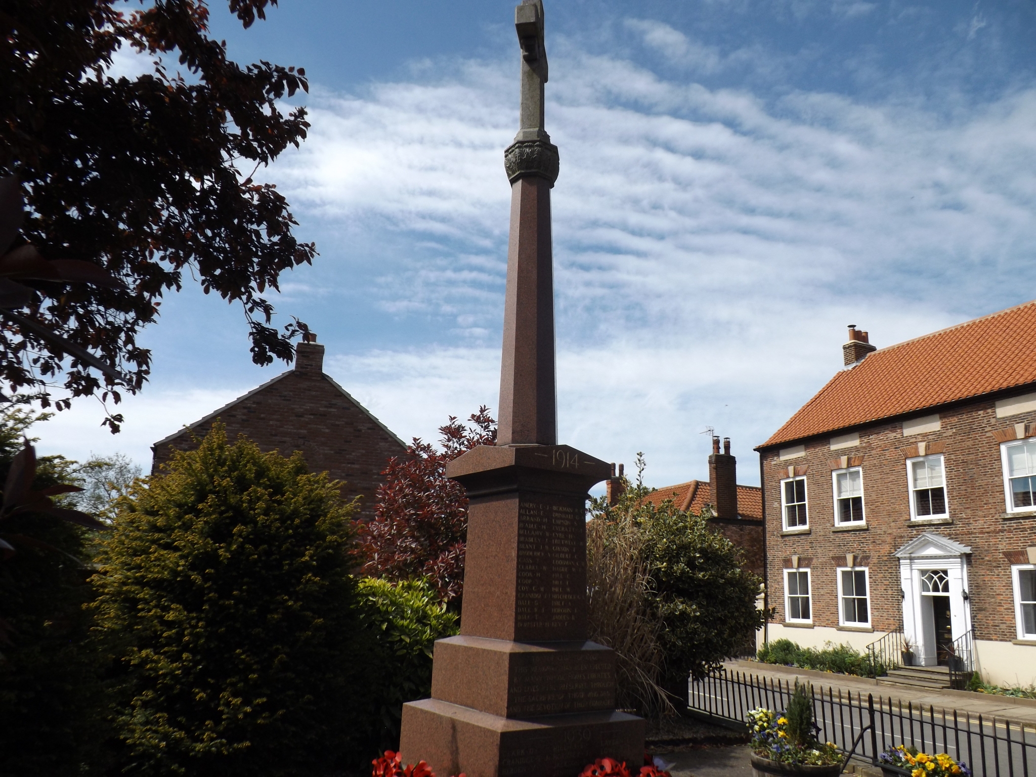 Crowle, Lincolnshire - Cross - War Memorials Online