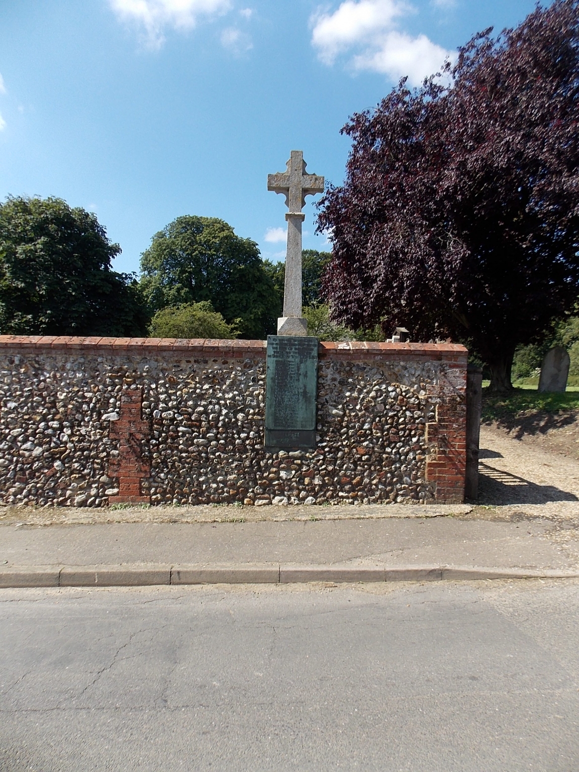 Great Snoring WW1 and WW2 Cross
